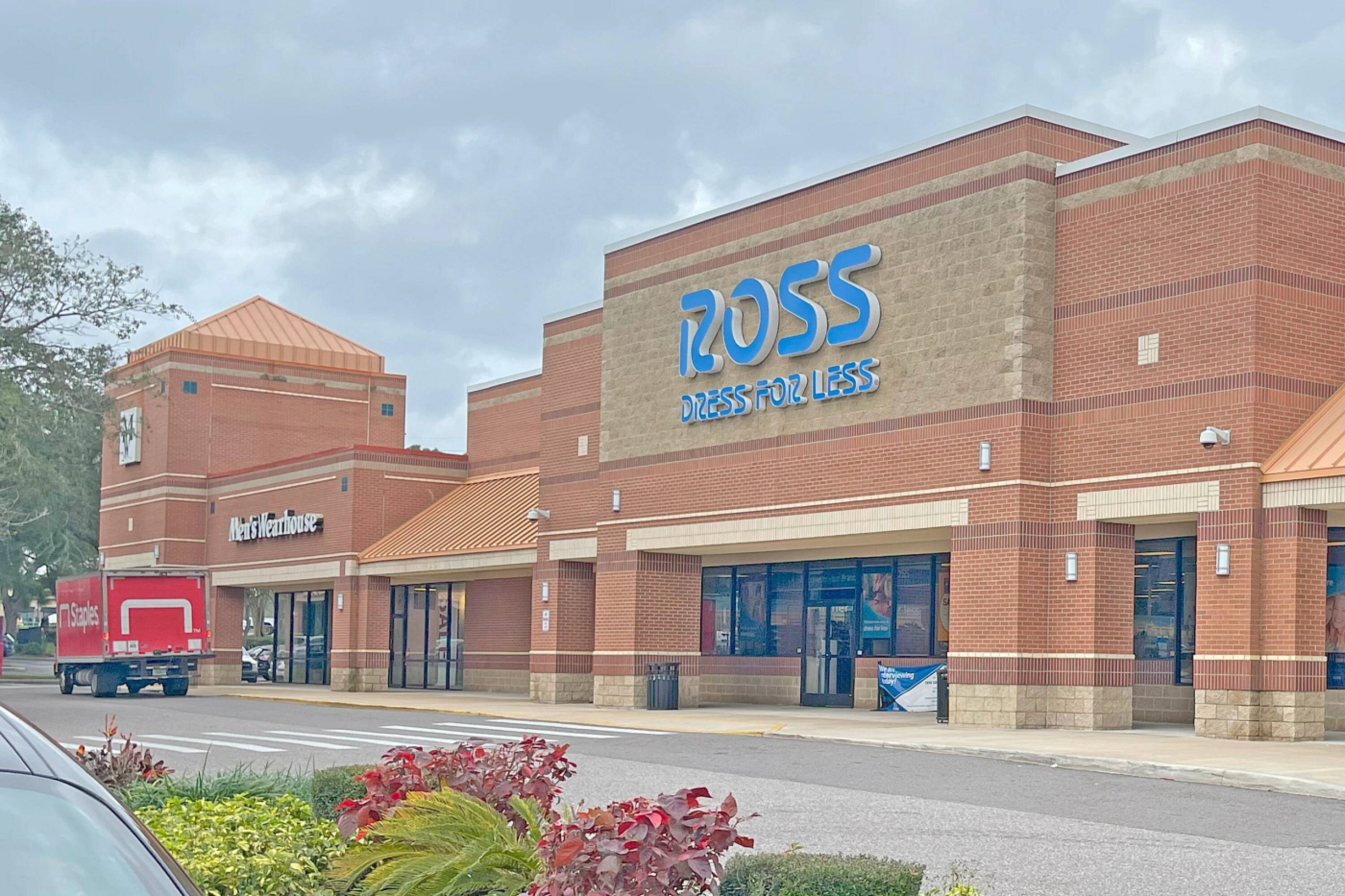 320 Brandon Town Center Dr, Brandon, FL 33511 | Crexi.com
