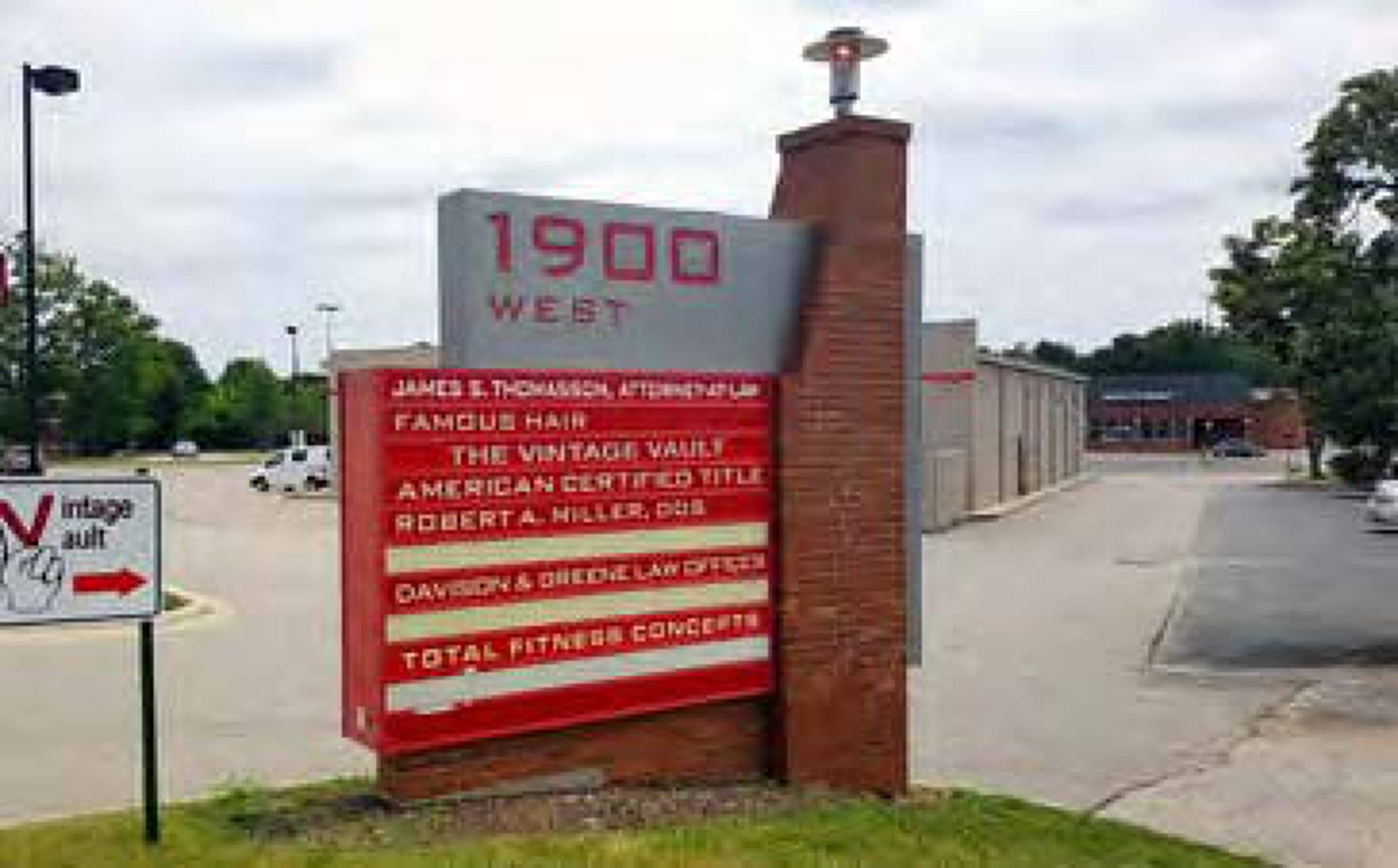 1900 W MARKET ST Akron OH 44313-6927 APN: 6752162 | Crexi.com