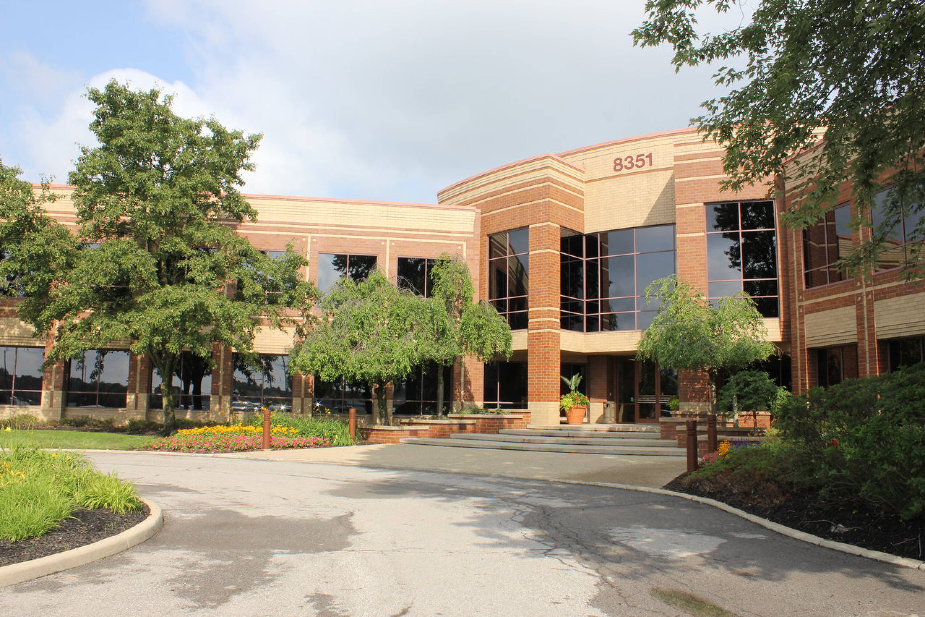 8351 N High St, Columbus, OH 43235 | Crexi.com