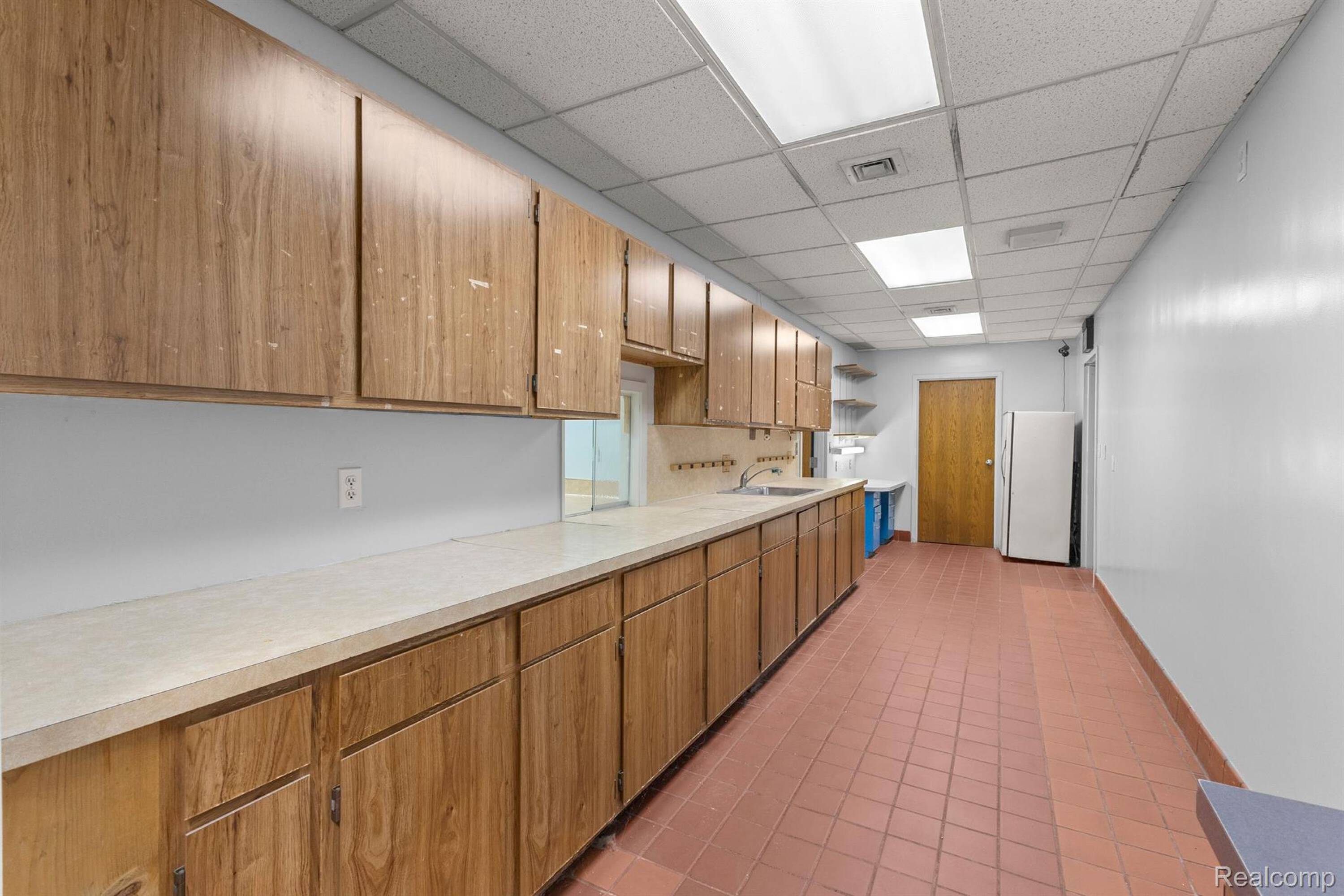 435 SUMPTER RD, Belleville, MI, 48111 - Fully Remodeled Medical Office ...