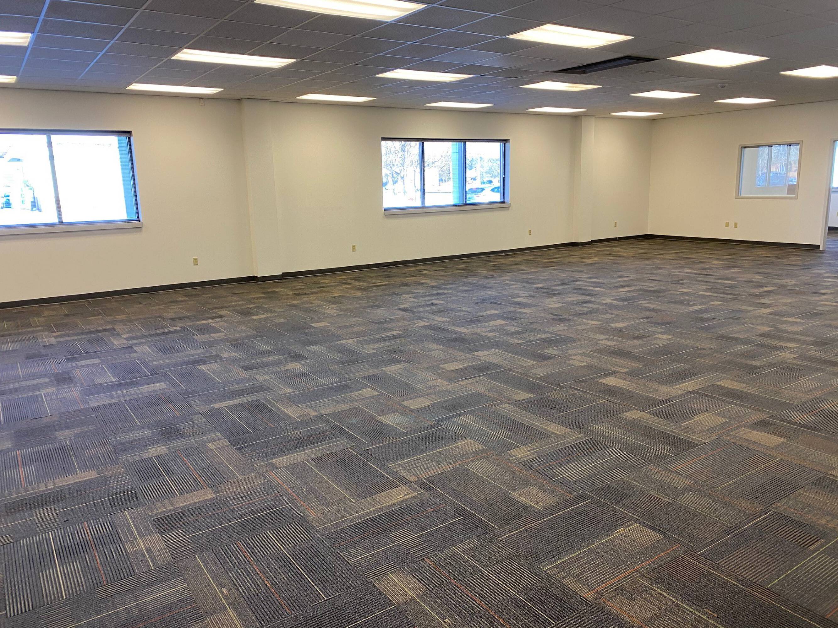 2715 W MONROE ST Springfield IL 62704-1323 APN: 14310376007 | Crexi.com