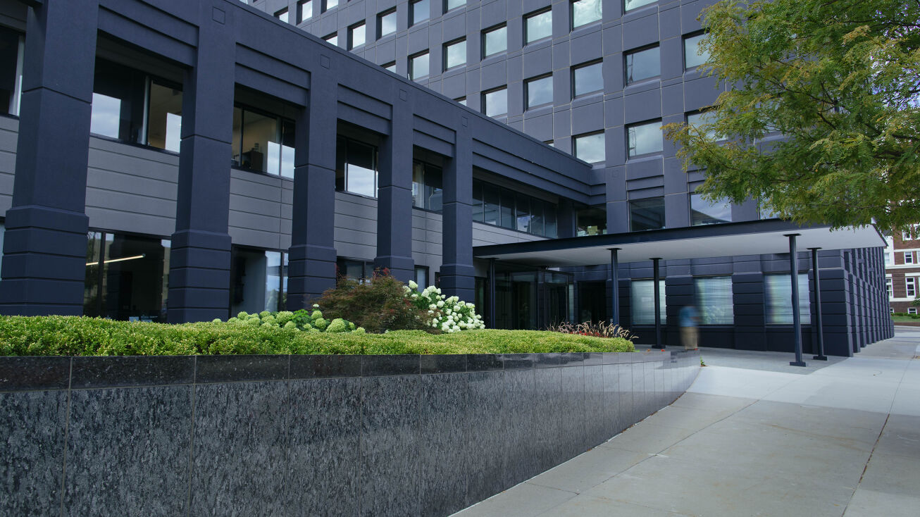 3555 Farnam St, Omaha, NE 68131 - Retail Space for Lease - Blackstone Plaza