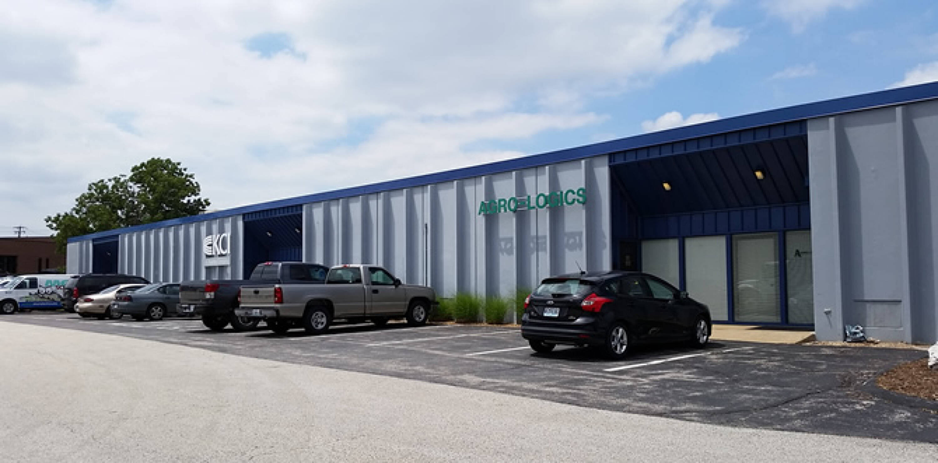 800 FEE FEE RD Maryland Heights MO 63043-3219 APN: 14O320534 | Crexi.com