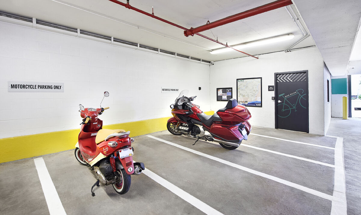 231 S Bemiston Ave, St. Louis, MO 63105 | Crexi.com