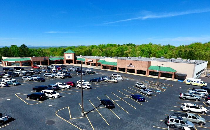 400 Pearl Nix Pkwy, Gainesville, GA 30501 | Crexi.com