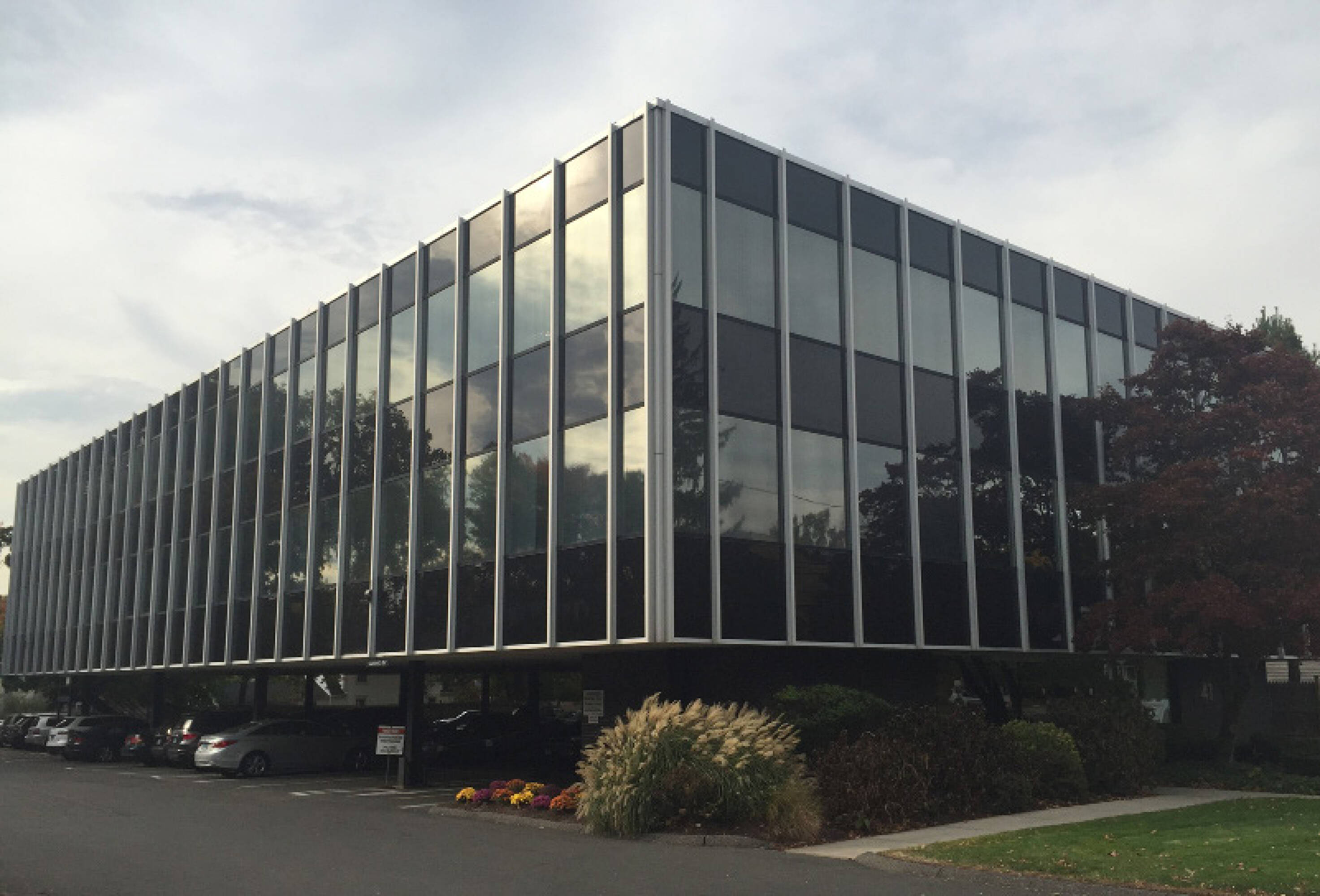 41 N MAIN ST West Hartford CT 06107-1972 APN: 09003155-3836 1 41 0001 ...