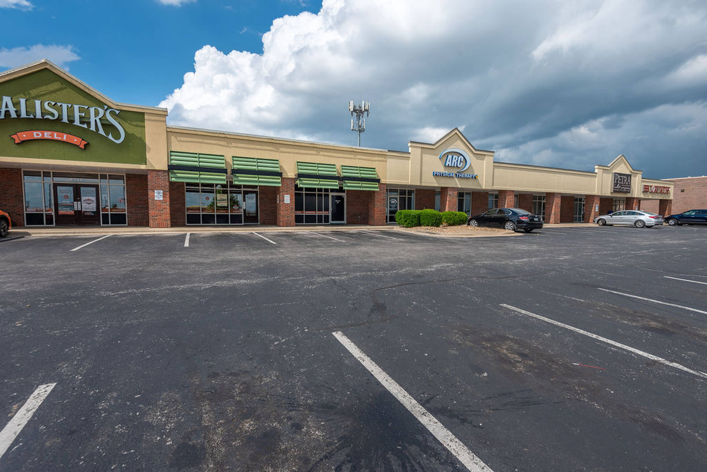 1711 W Battlefield Rd, Springfield, MO 65807 | Crexi.com