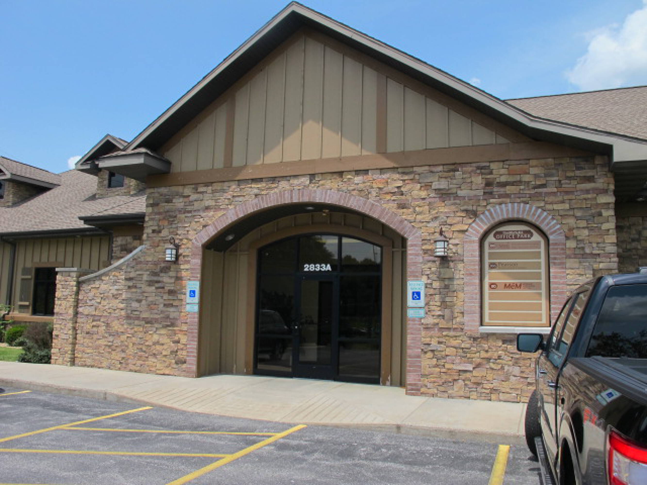 2833 E BATTLEFIELD RD Springfield MO 65804-4192 APN: 1904207072 | Crexi.com