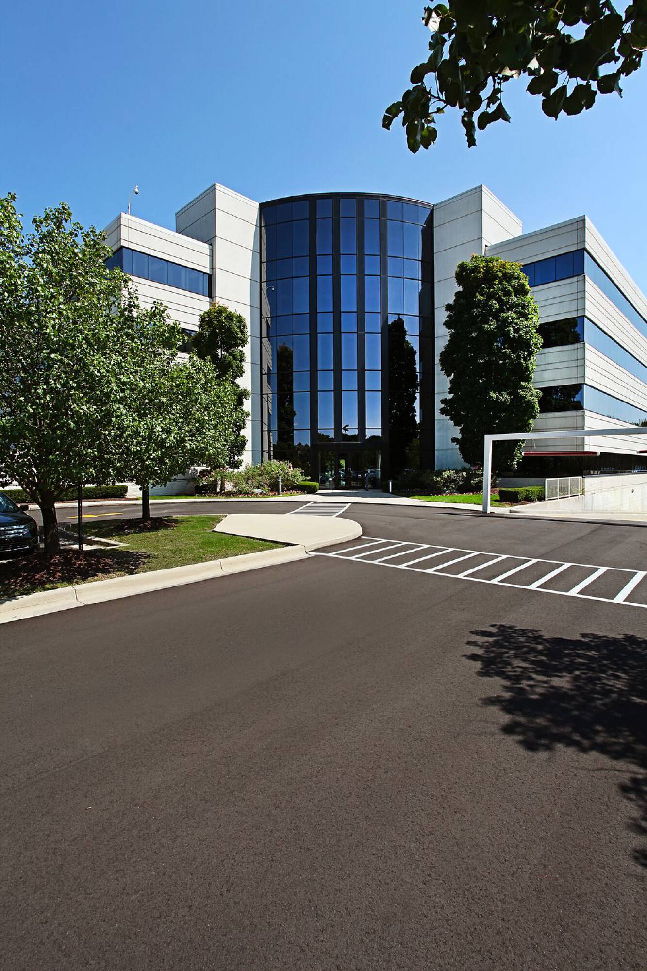 39500 High Pointe Blvd, Novi, MI 48375 | Crexi.com