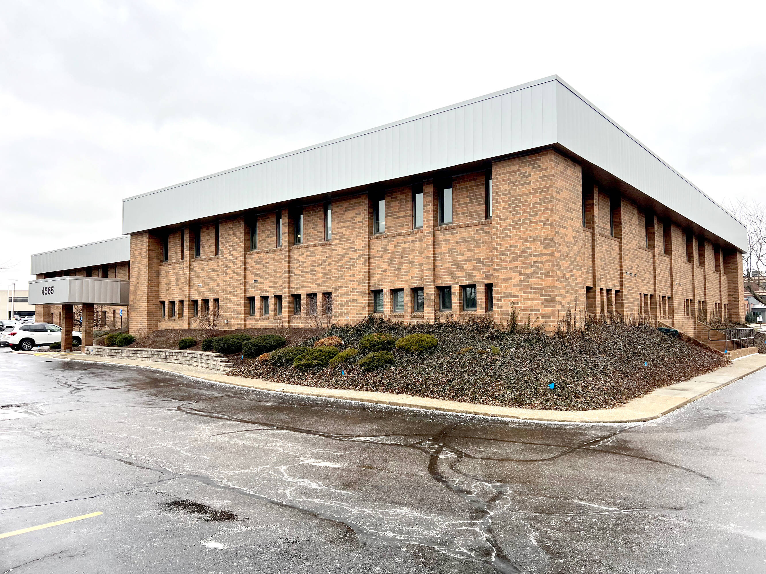 4565 DRESSLER RD NW Canton OH 44718-2549 APN: 10002577 | Crexi.com