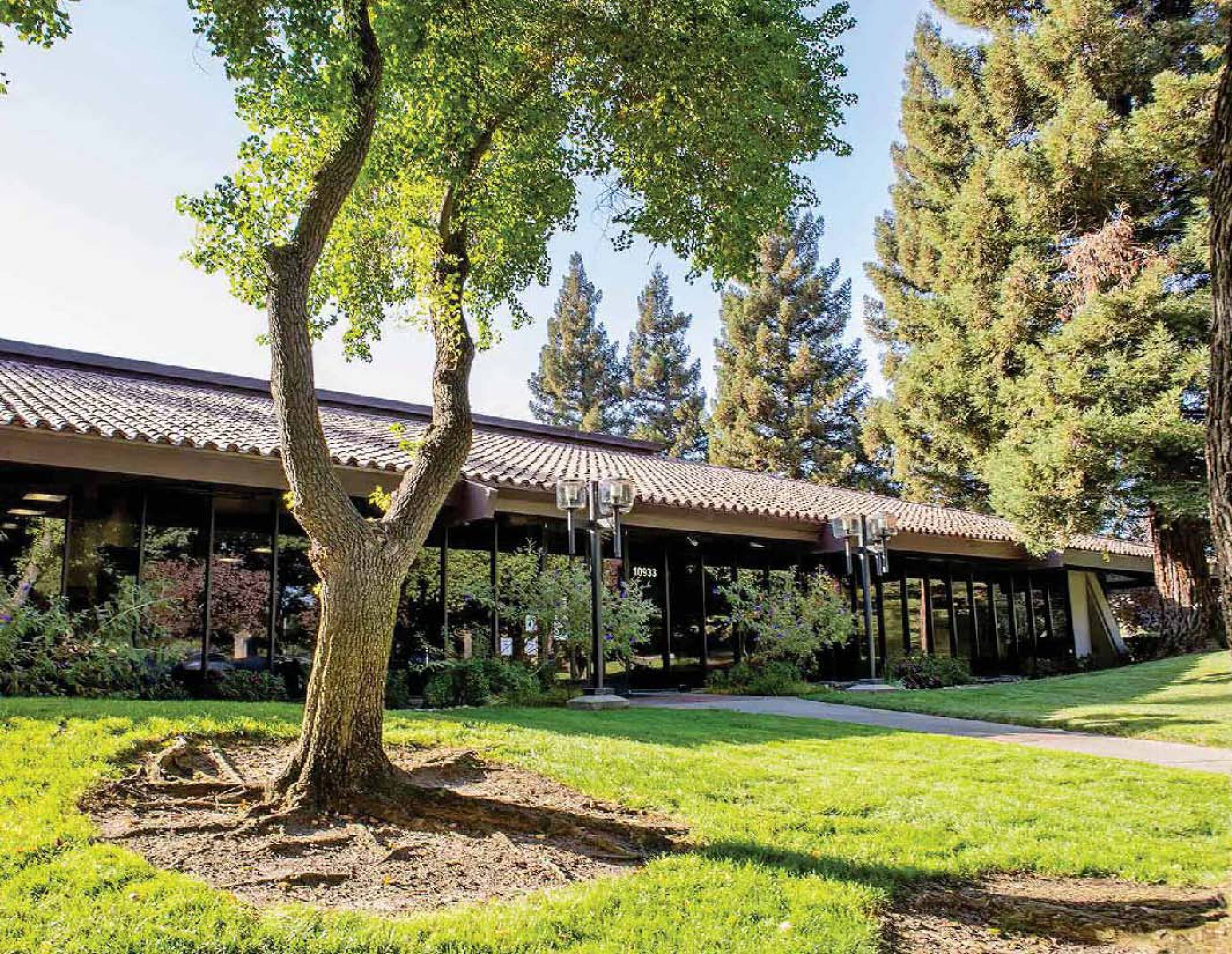 10933 TRADE CENTER DR Rancho Cordova CA 95670-6181 APN: 07206600180000 ...