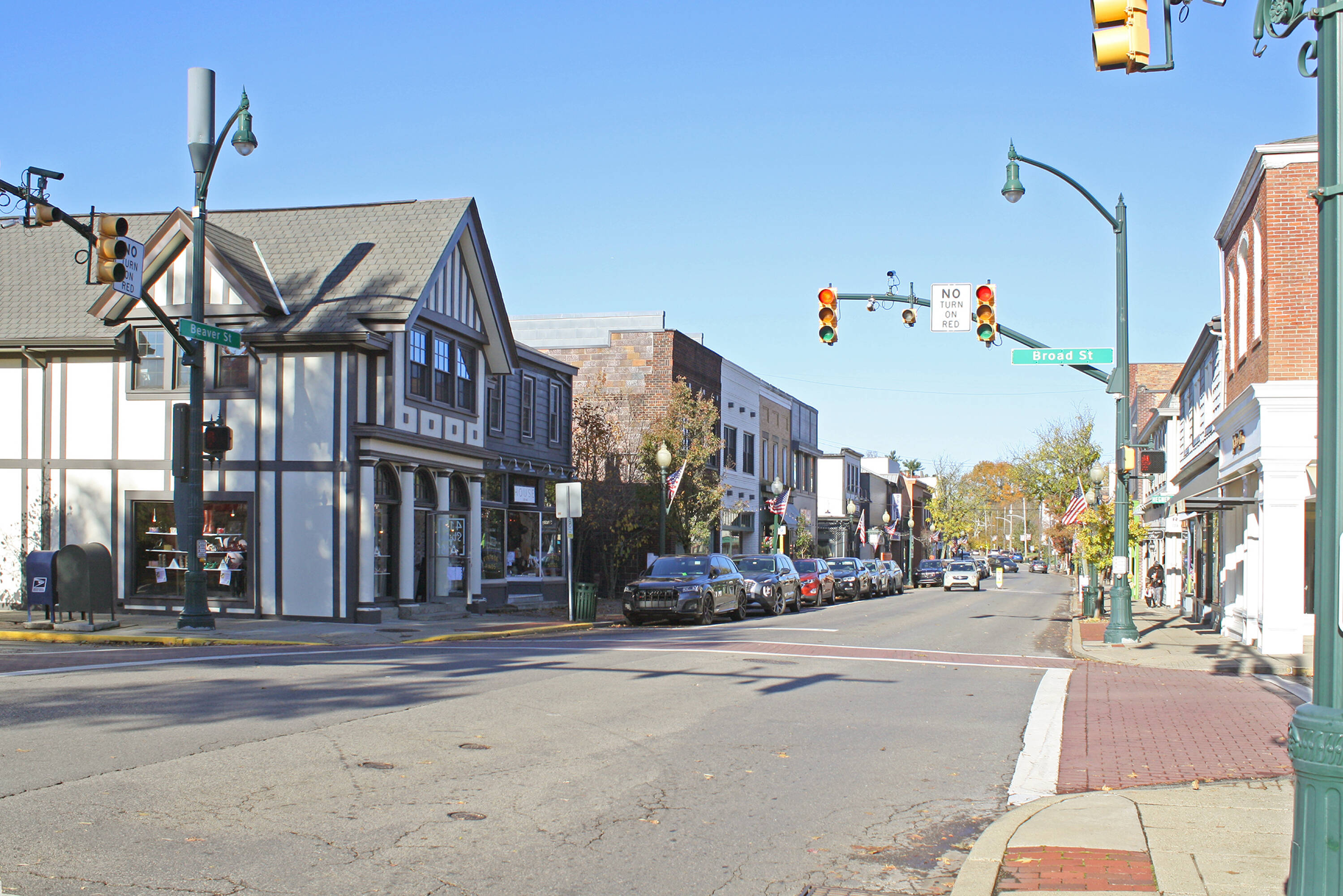 409 BROAD ST Sewickley PA 15143-1557 APN: 0421A00109000000 | Crexi.com