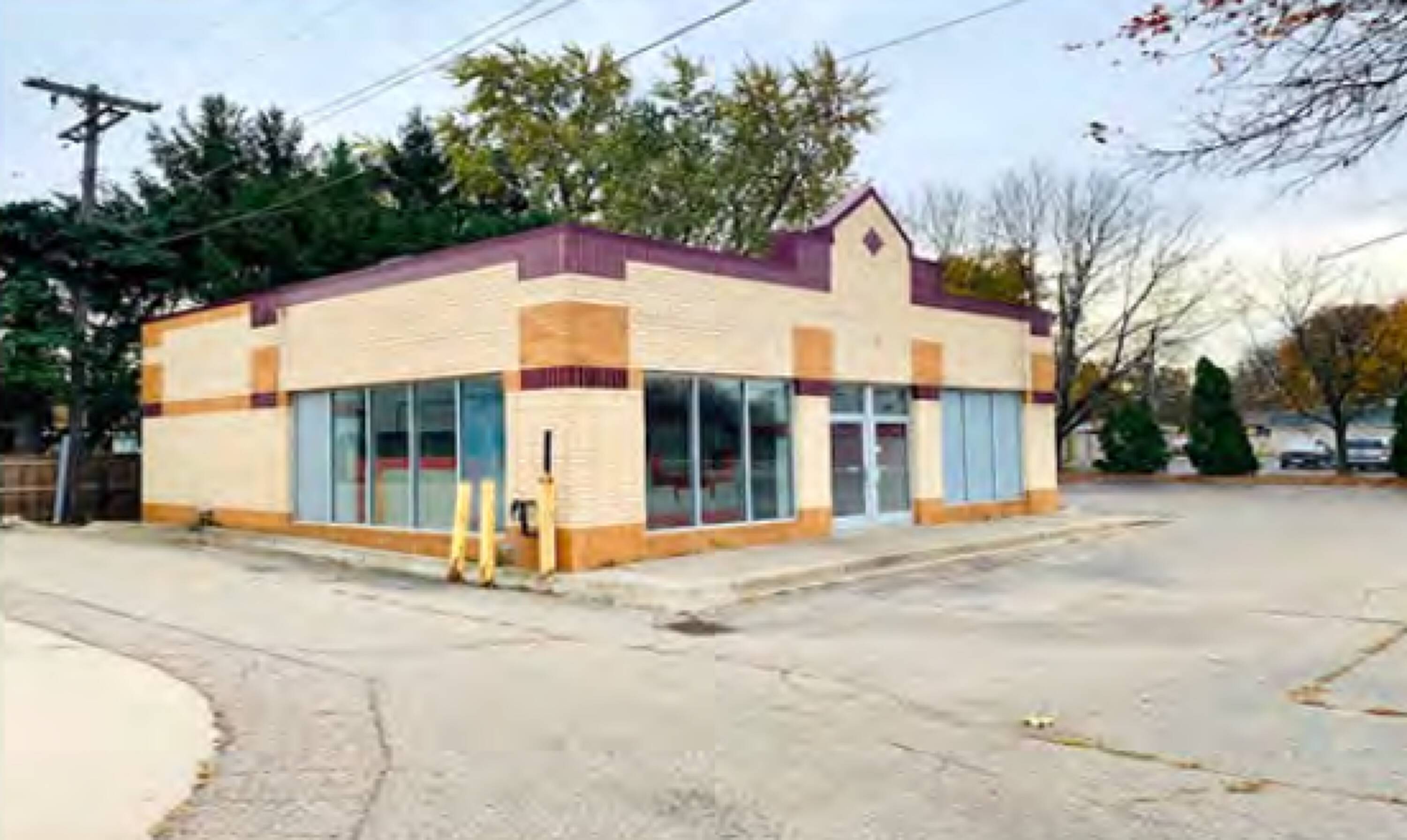 7840 N MIDDLEBELT RD Westland MI 48185-2563 APN: 56 003 05 0006 301 ...