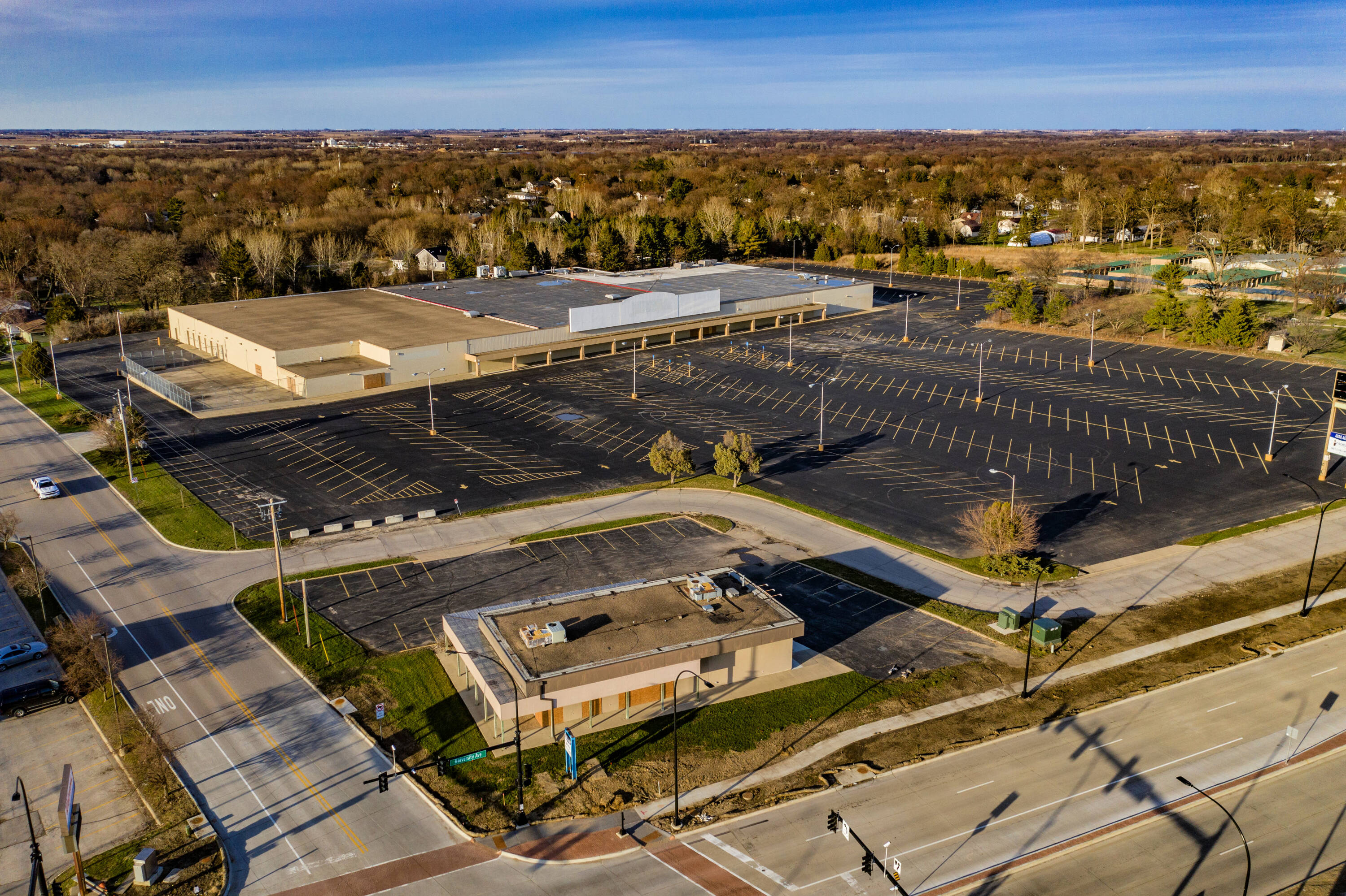 3810 University Avenue, Waterloo, IA 50701 | Crexi.com