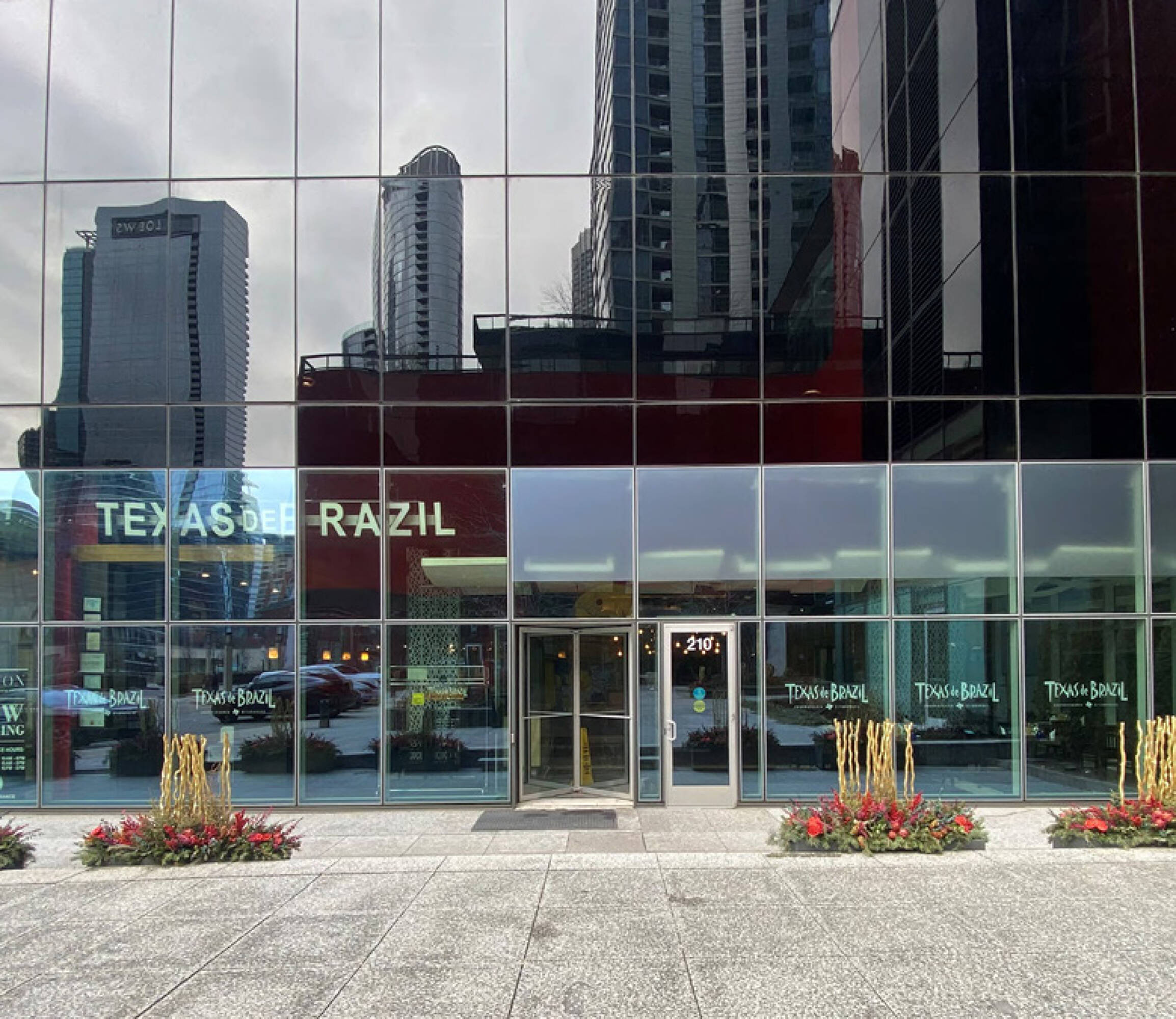 200 E Illinois St, Chicago, IL 60611 | Crexi.com