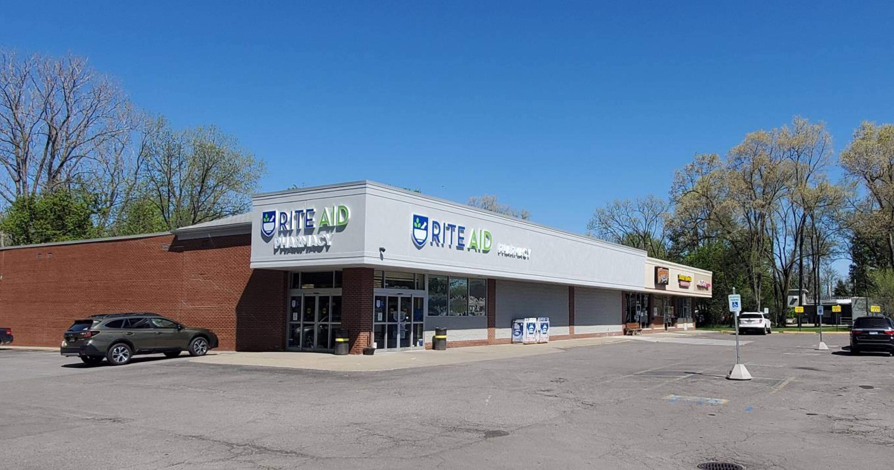 1001-1005 North Leroy Street, Fenton, MI 48430 | Crexi.com