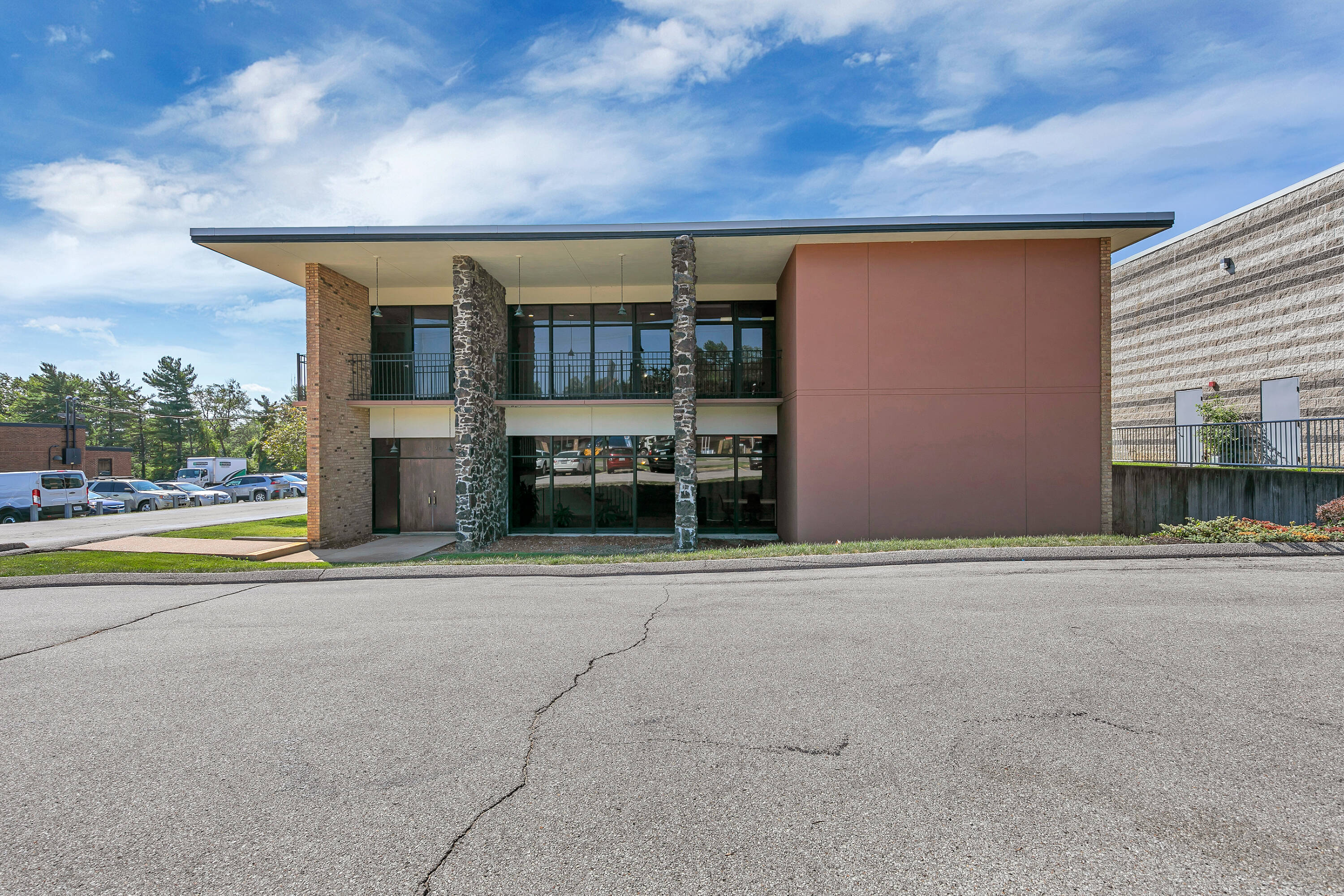 9920 Watson Rd, St. Louis, MO 63126 | Crexi.com