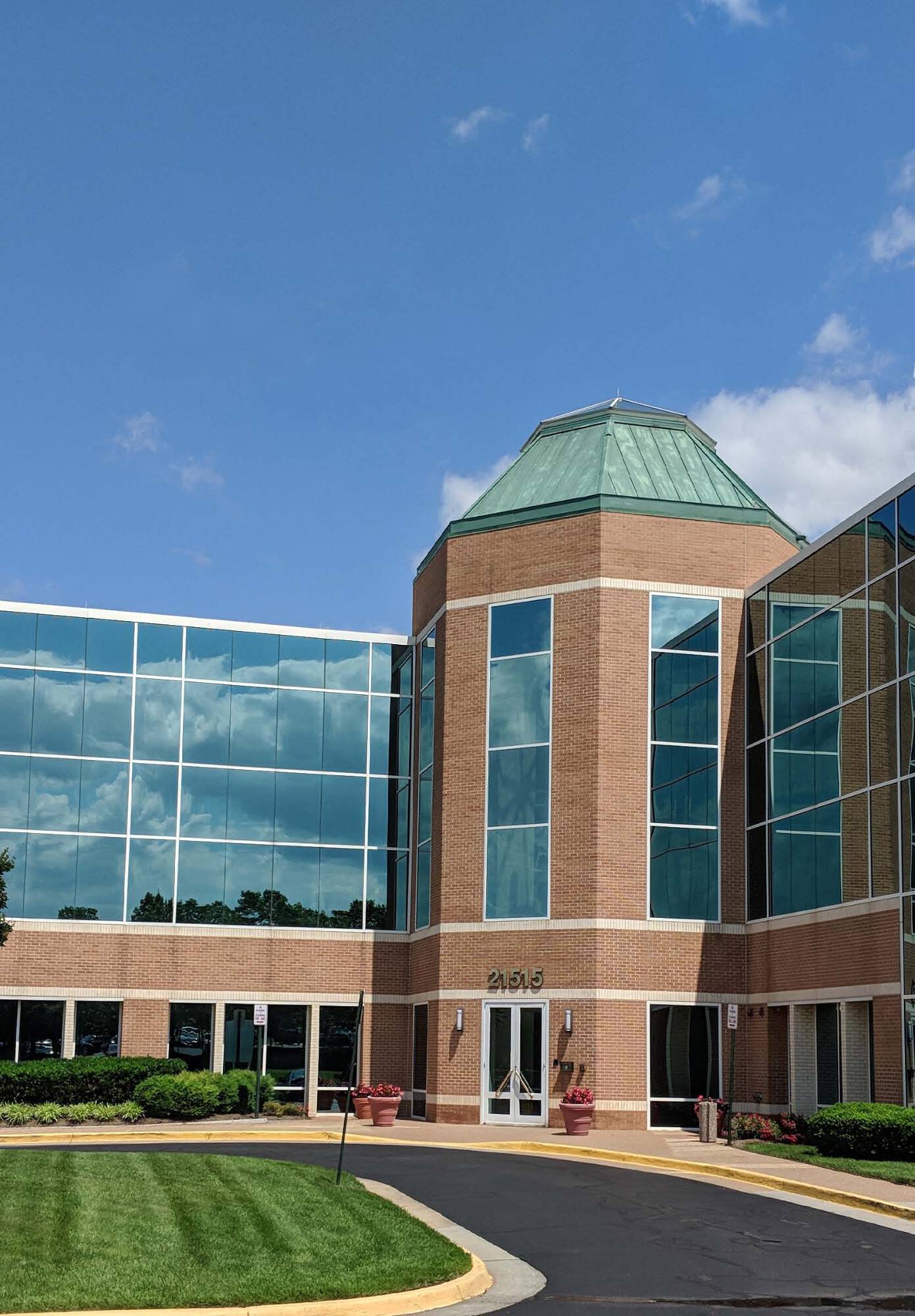 21515 RIDGETOP CIR Sterling VA 20166-8519 APN: 019157036000 | Crexi.com