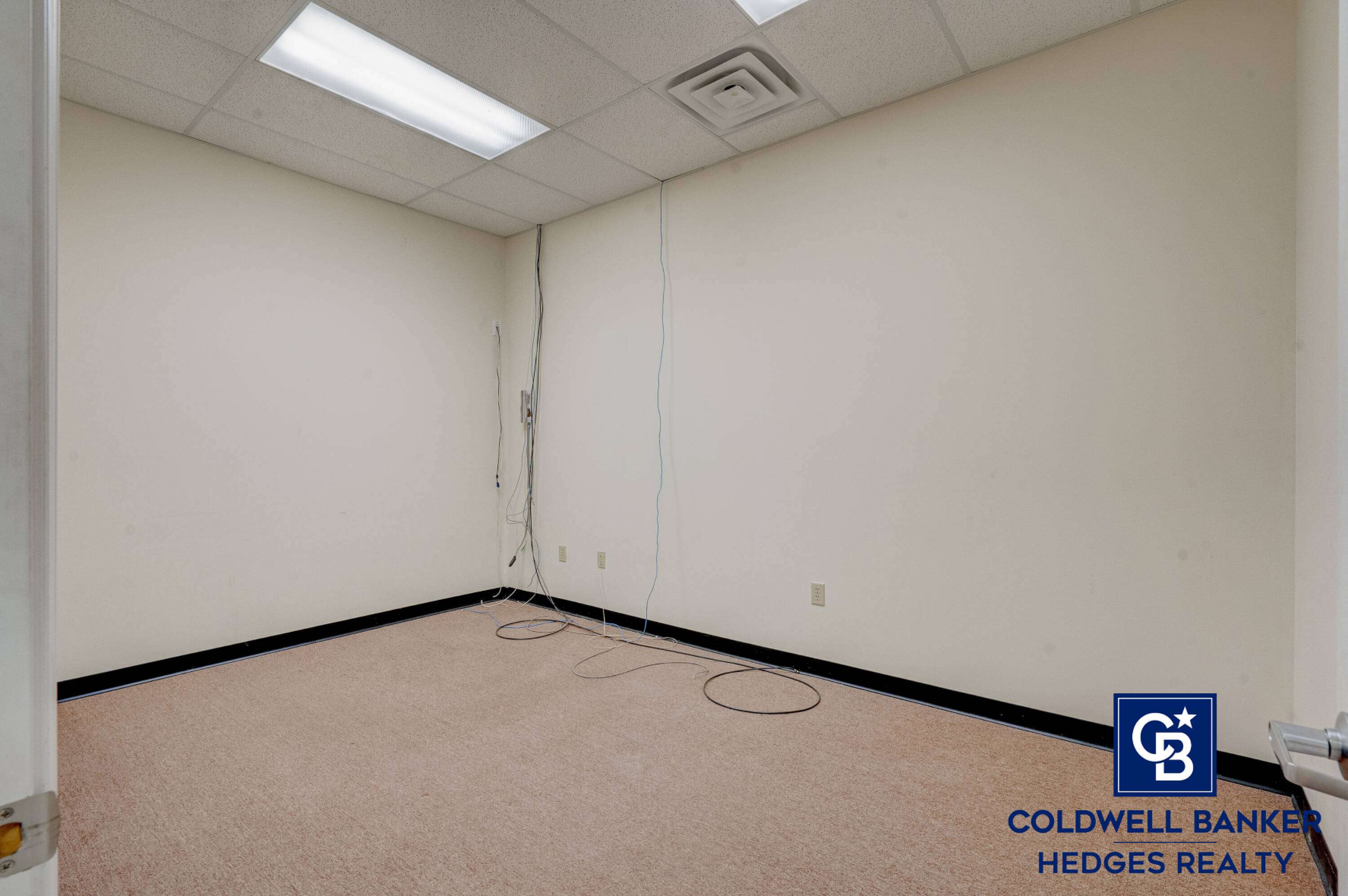 600 BLAIRS FERRY RD NE Cedar Rapids IA 52402-1475 APN: 140310400400000 | Crexi.com