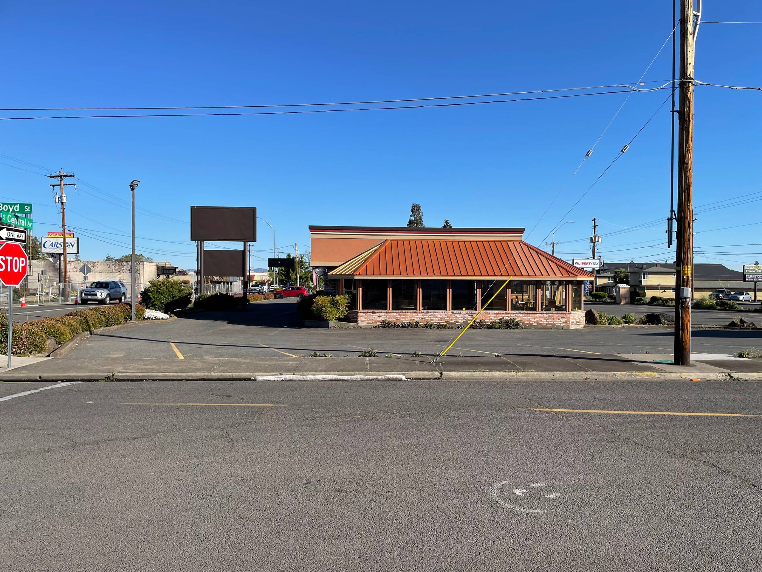 940 S RIVERSIDE AVE Medford OR 97501-7842 APN: 10375432 | Crexi.com