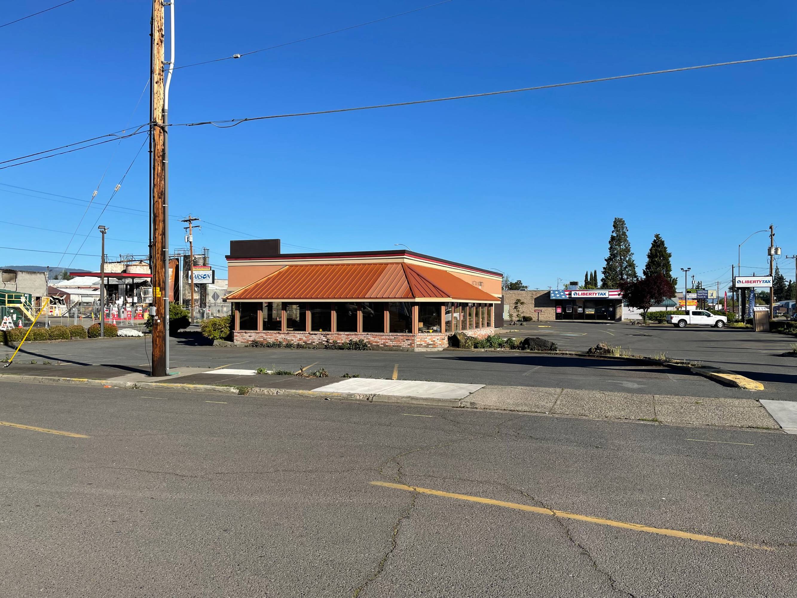 940 S RIVERSIDE AVE Medford OR 97501-7842 APN: 10375432 | Crexi.com