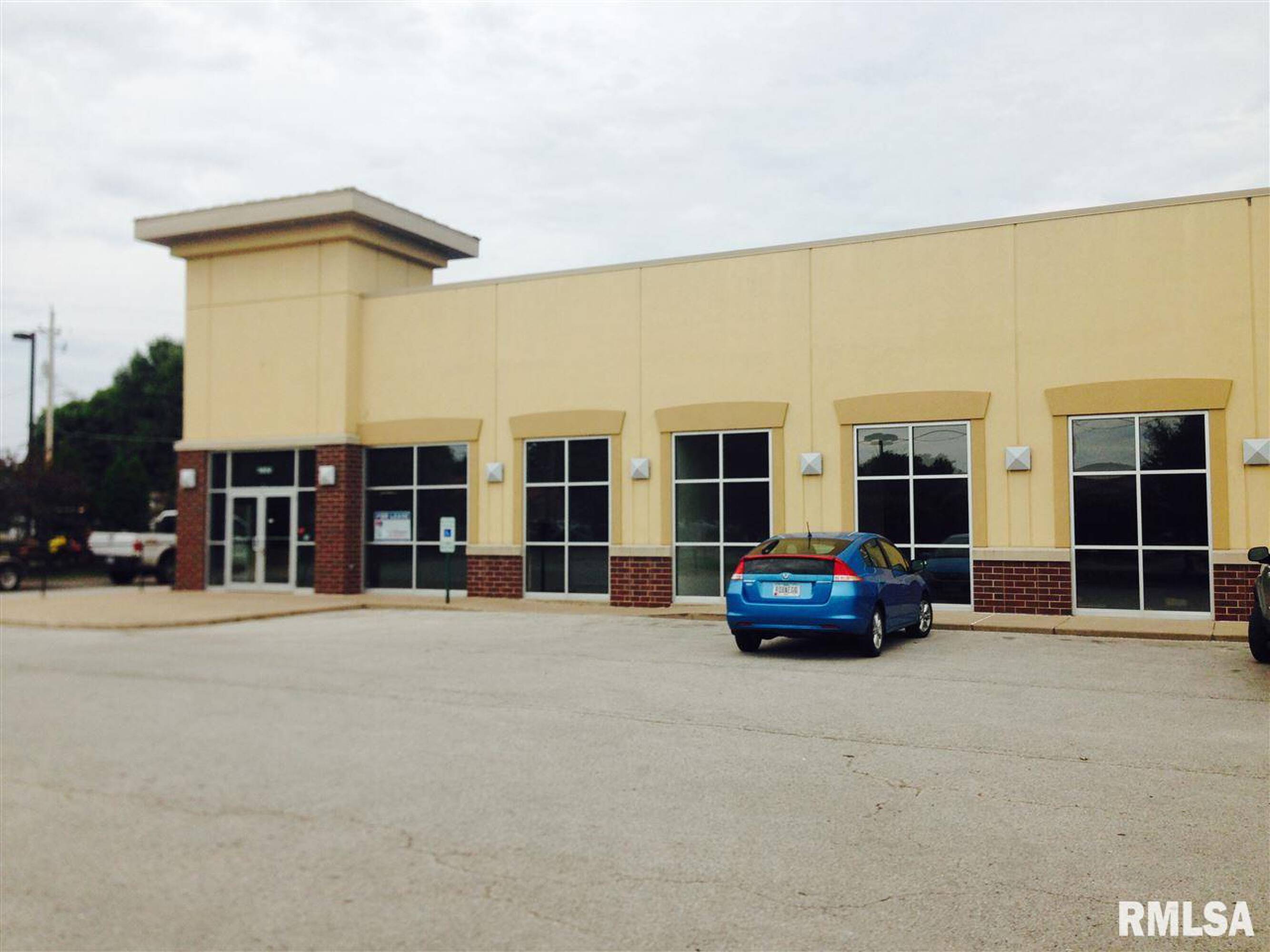 1800 N DIVISION Street #A, Davenport, IA 52804 | Crexi.com