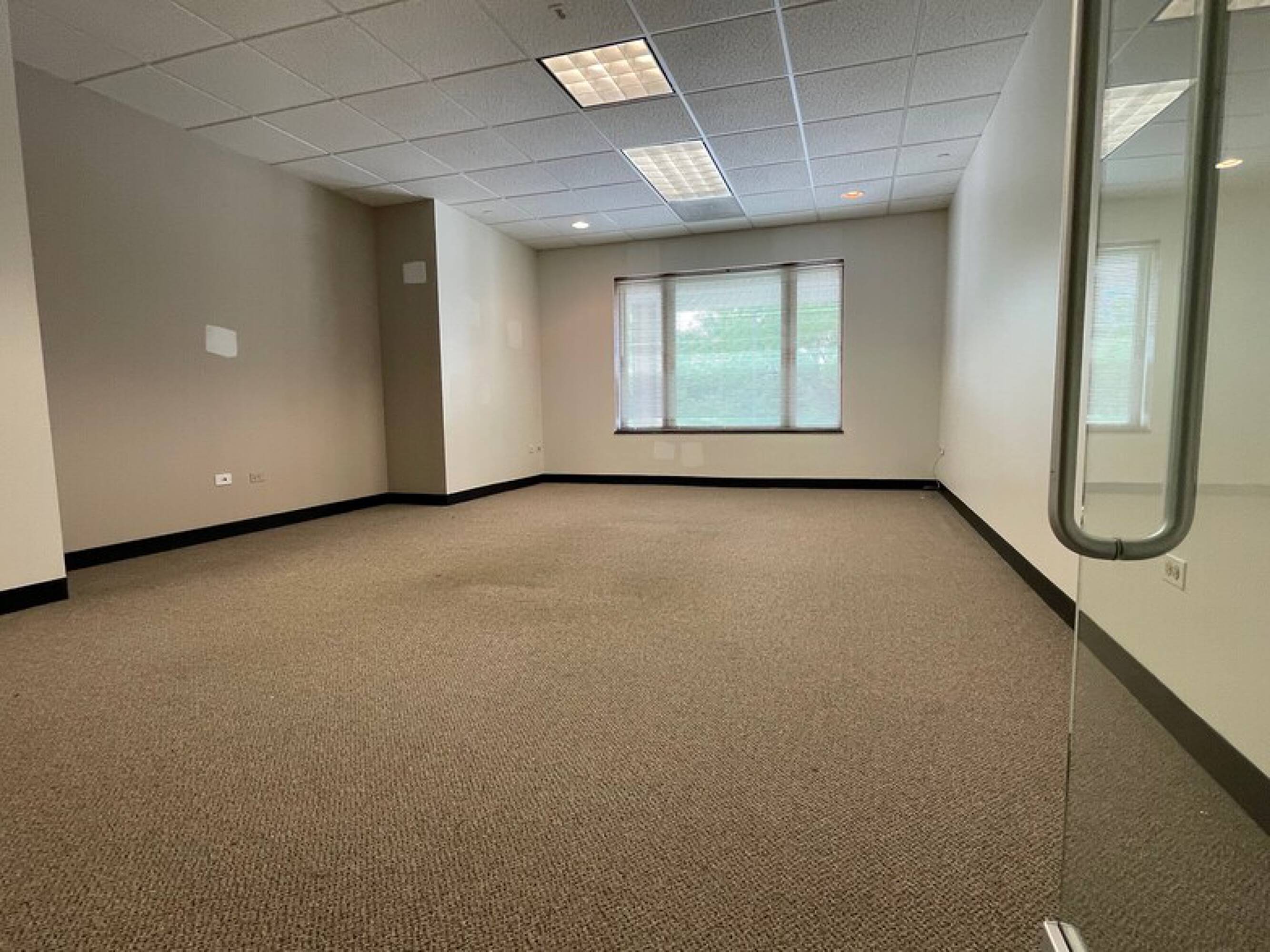 2200 E Devon Ave, Des Plaines, IL 60018 | Crexi.com