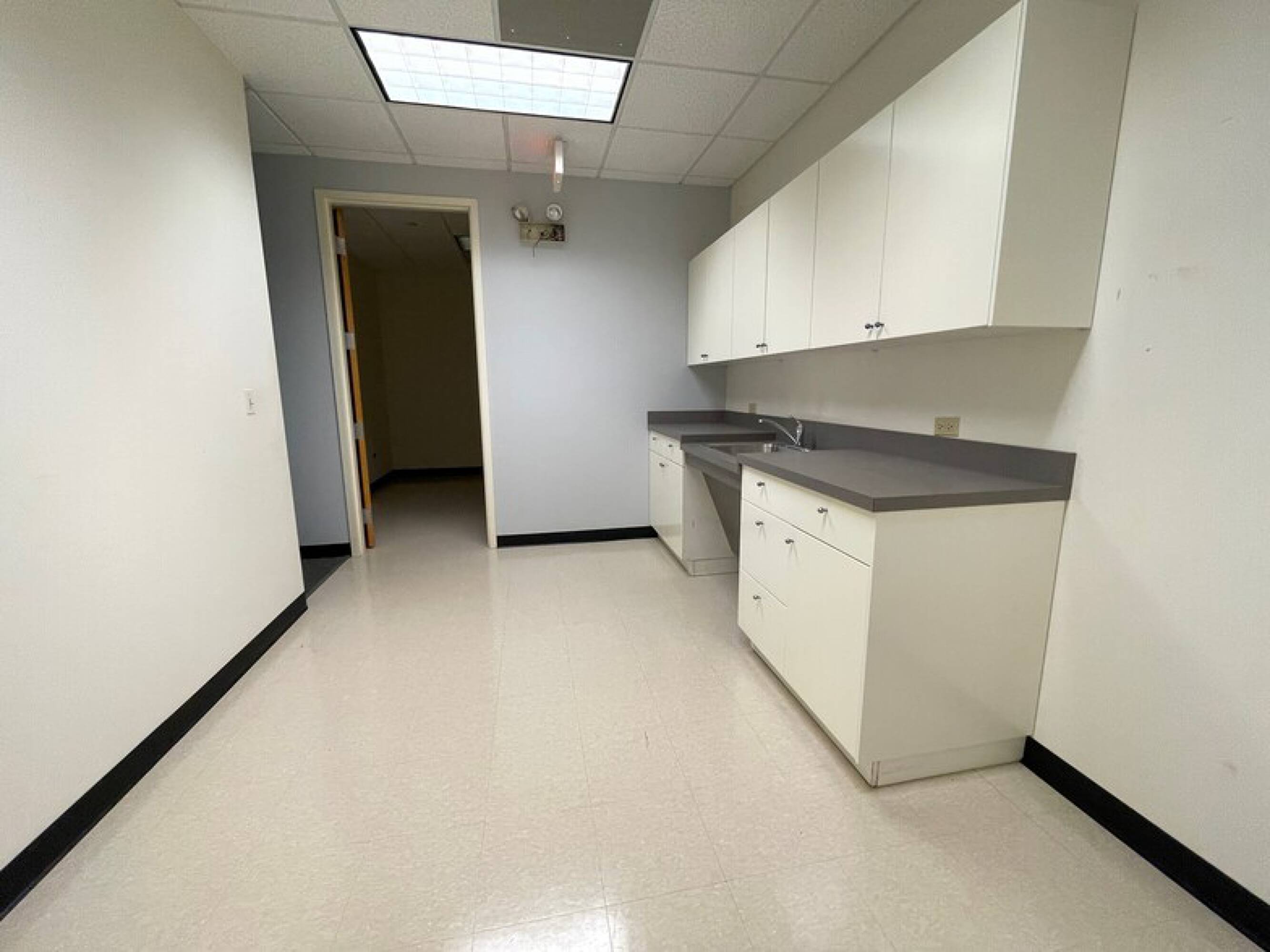 2200 E Devon Ave, Des Plaines, IL 60018 | Crexi.com