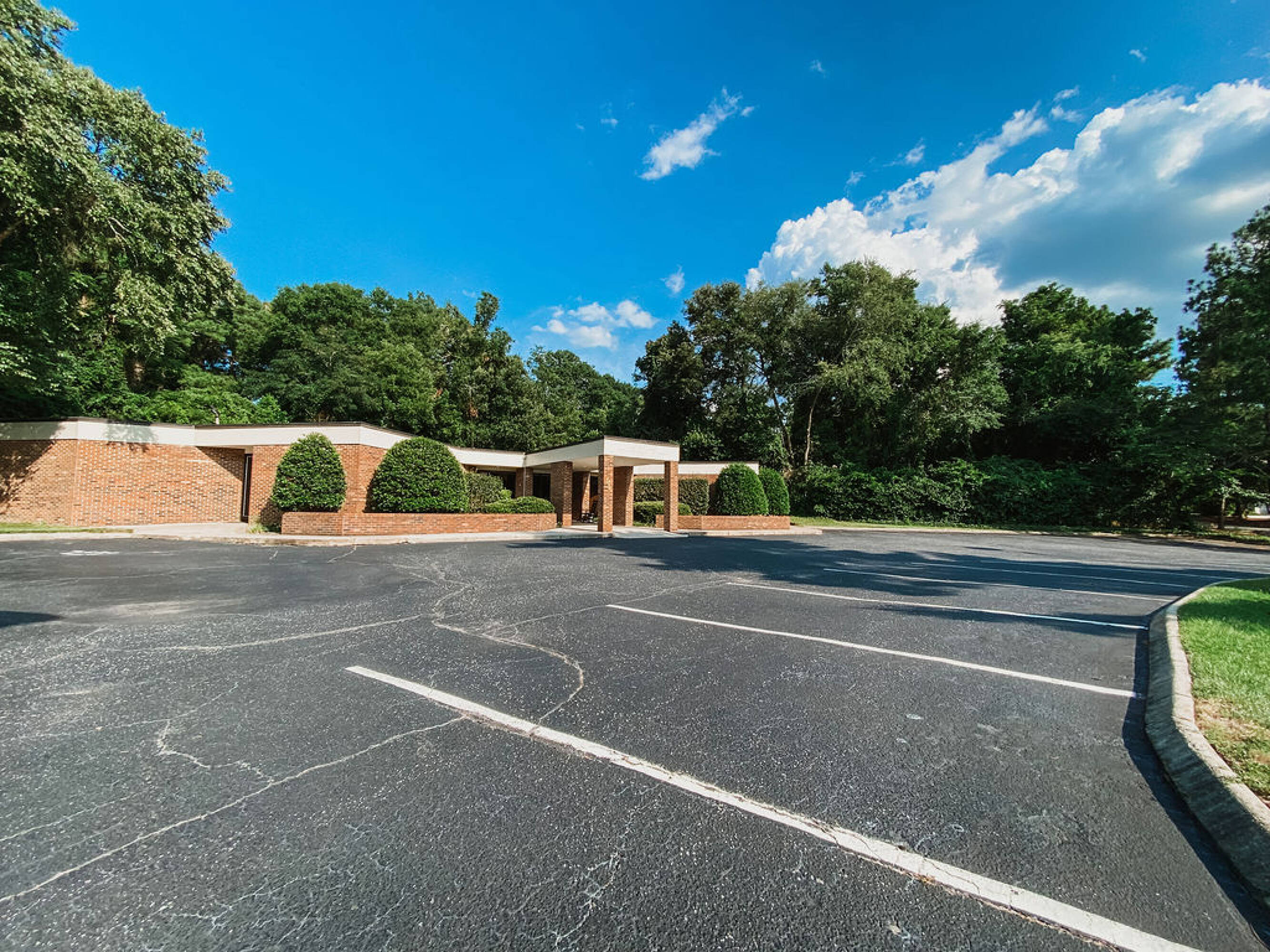 235 E PENNSYLVANIA AVE Southern Pines NC 28387-6125 APN: 00037831 | Crexi.com