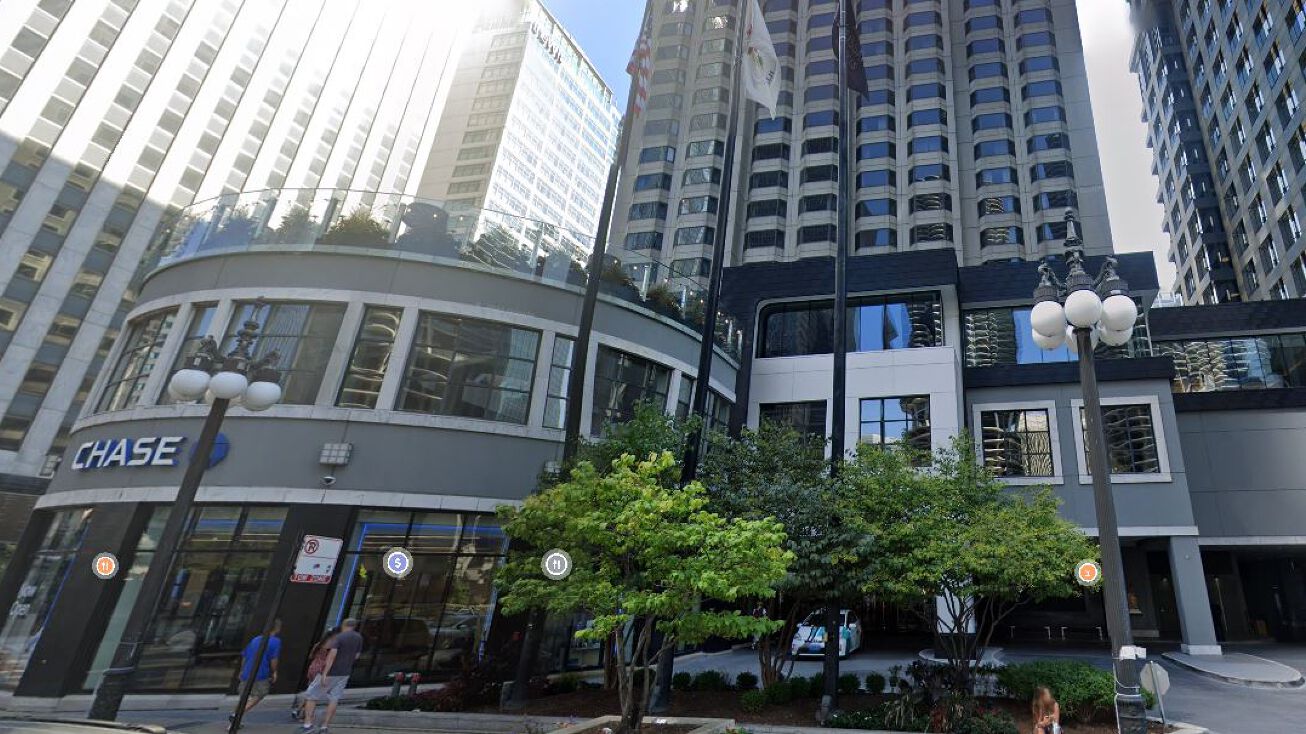 1 W Wacker Dr, Chicago, IL 60601 - Retail Space for Lease - Renaissance ...