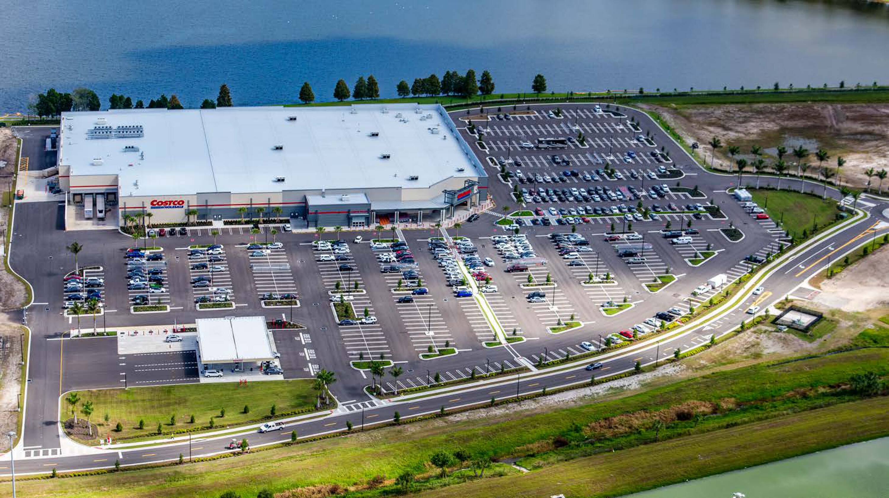 725 LIGHTHOUSE DR Bradenton FL 34212-2168 APN: 11086-0170-9 | Crexi.com