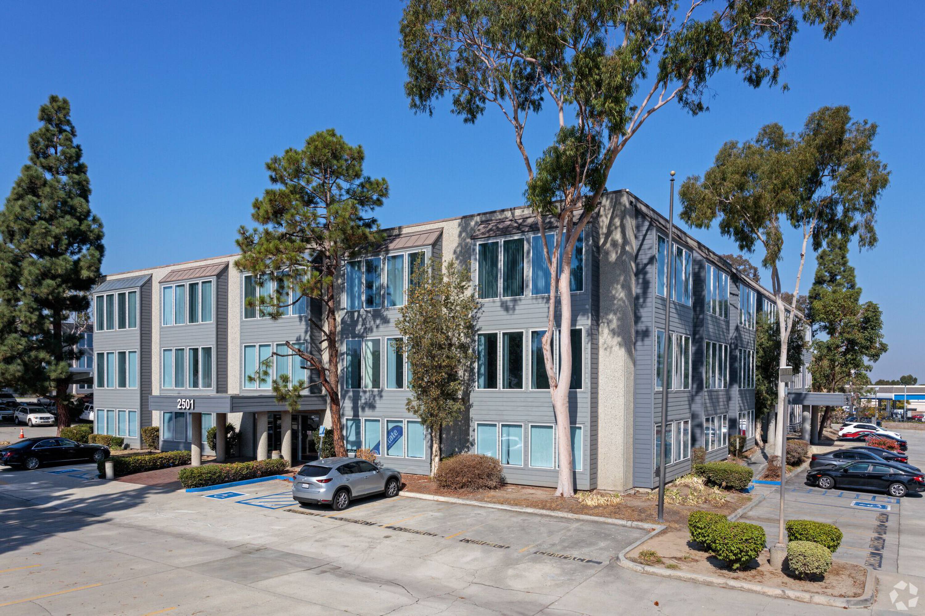 2501-2525 Cherry Ave, Signal Hill, CA 90755 | Crexi.com