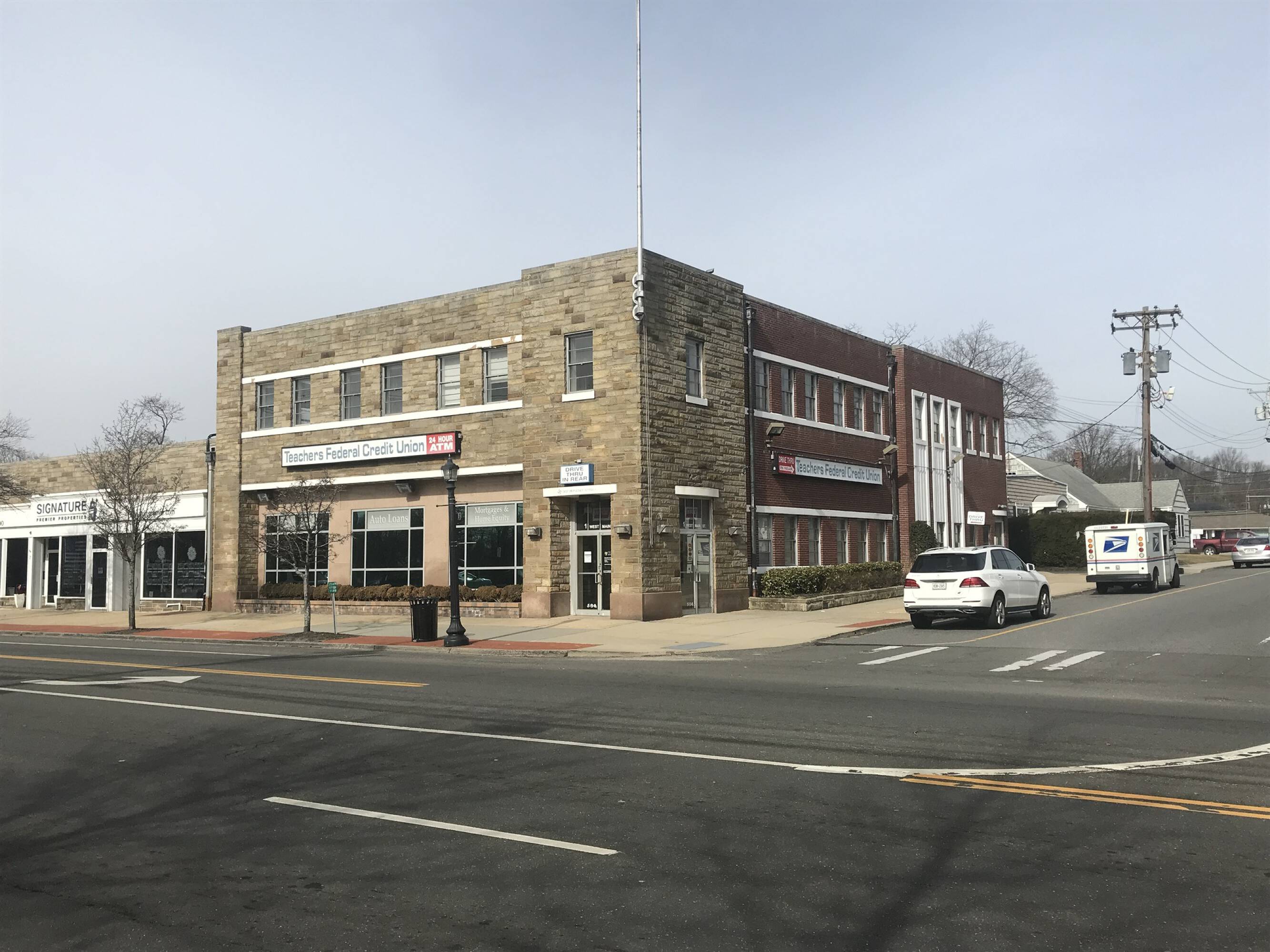 1 W Main St, Smithtown, NY 11787 | Crexi.com