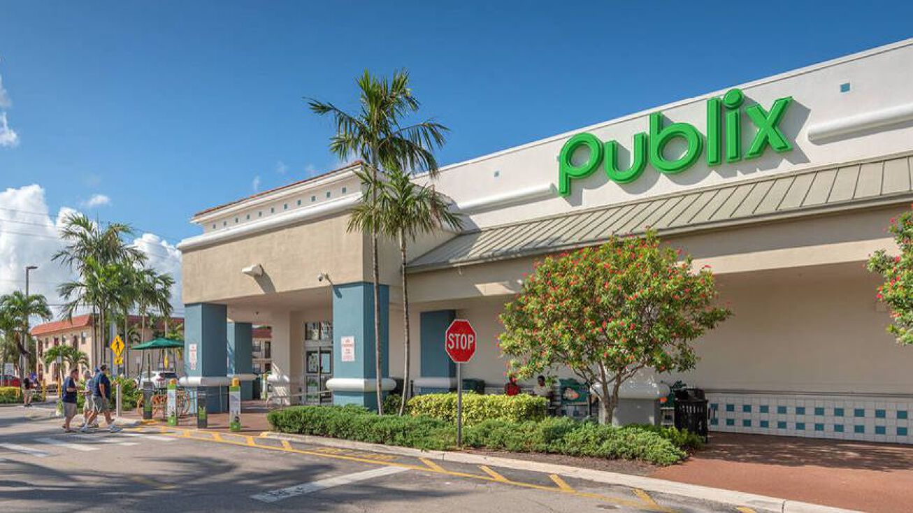 Pictures of Retail property located at 4703 N Ocean Dr, Lauderdale-by ...