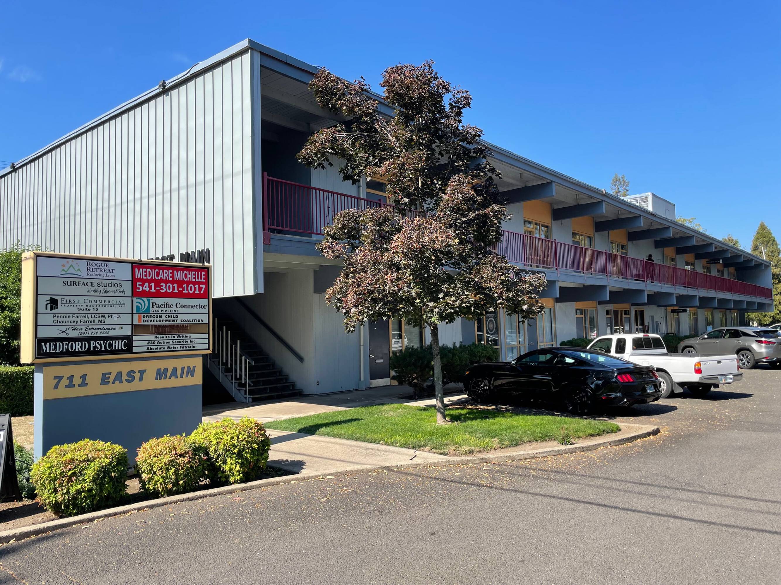 711 E Main St, Medford, OR 97504 | Crexi.com