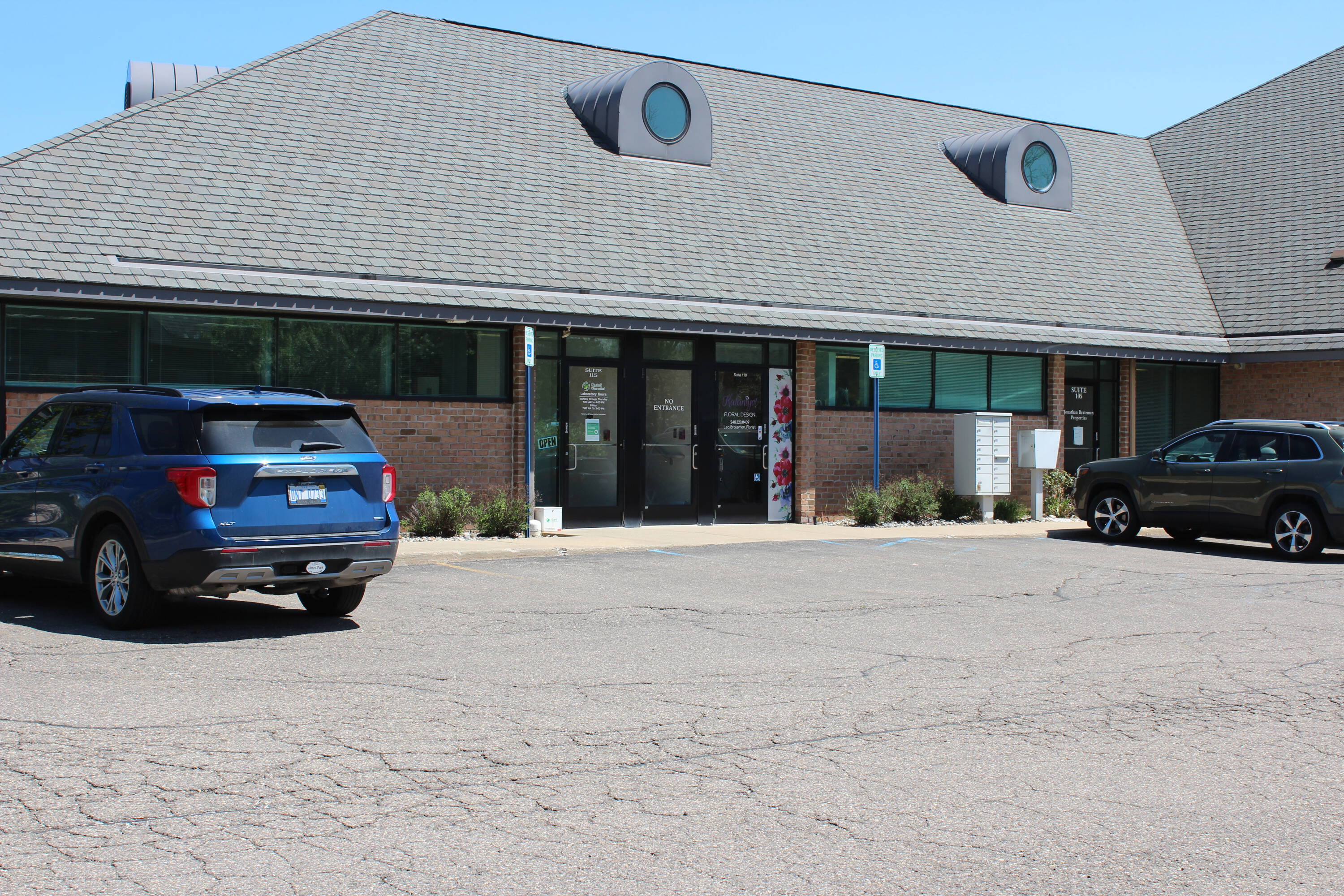 40015 Grand River Ave, Novi, MI 48375 | Crexi.com