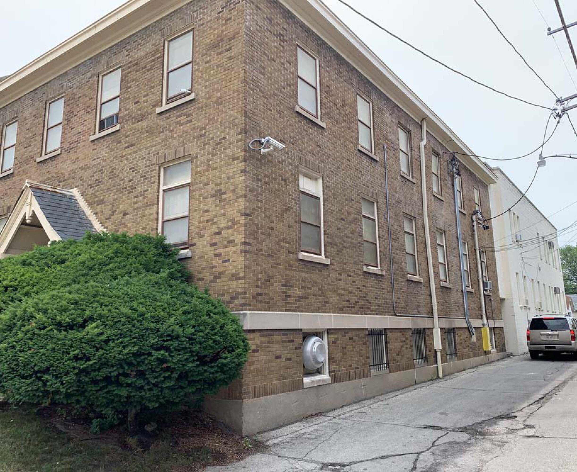 2677 N 40th St, Milwaukee, WI 53210 | Crexi.com