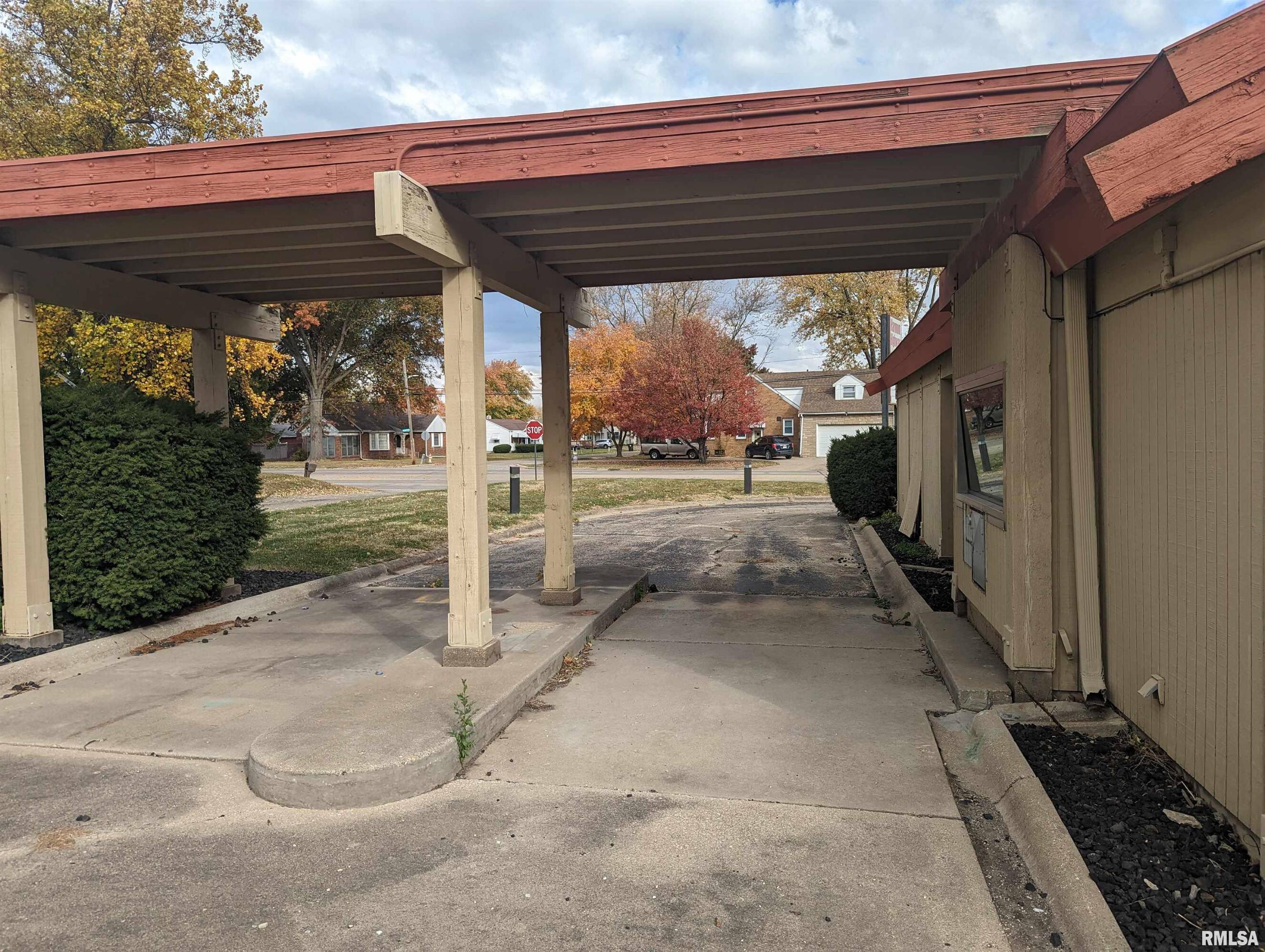 3222 W HARMON Highway, Peoria, IL 61604 | Crexi.com