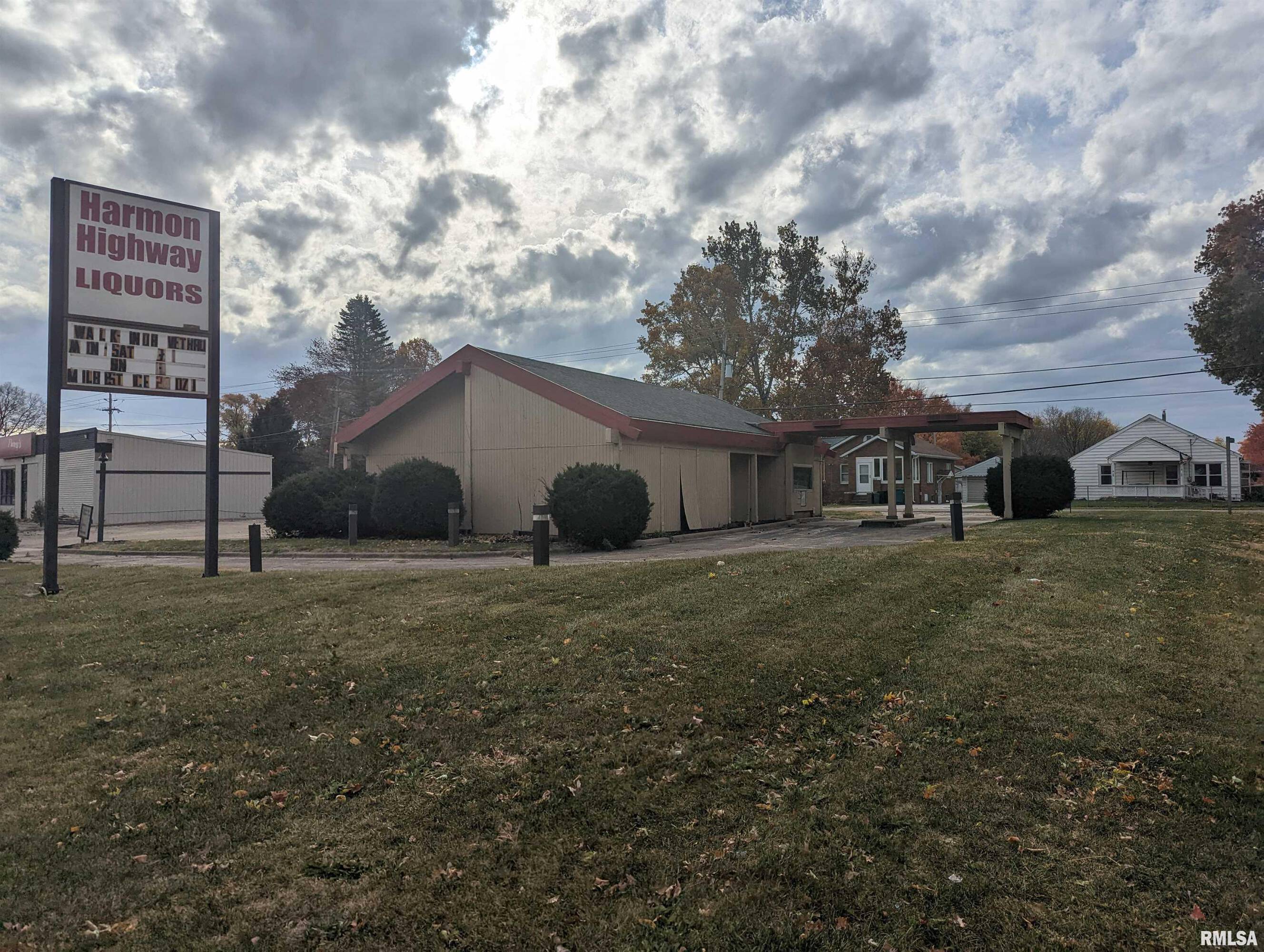 3222 W HARMON Highway, Peoria, IL 61604 | Crexi.com
