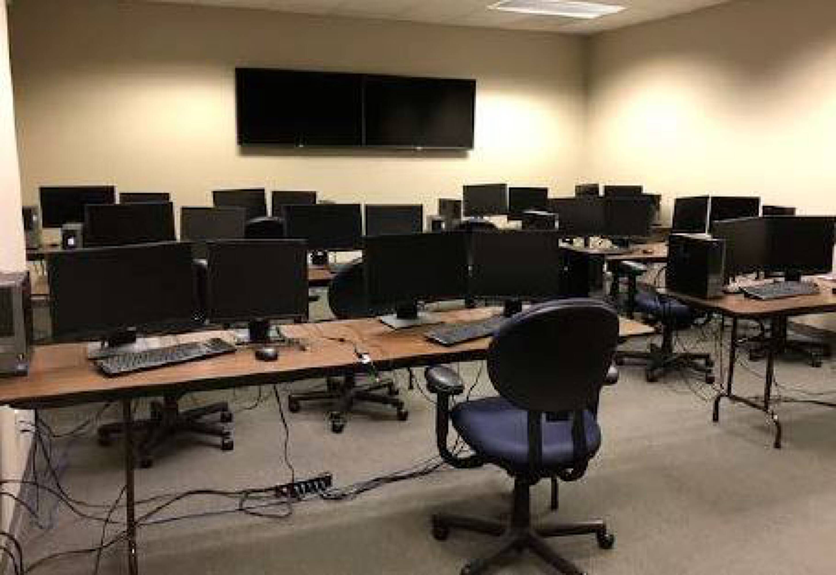 2465 PALM BAY RD NE Palm Bay FL 32905-3353 APN: 28-37-23-00-00256.0 ...