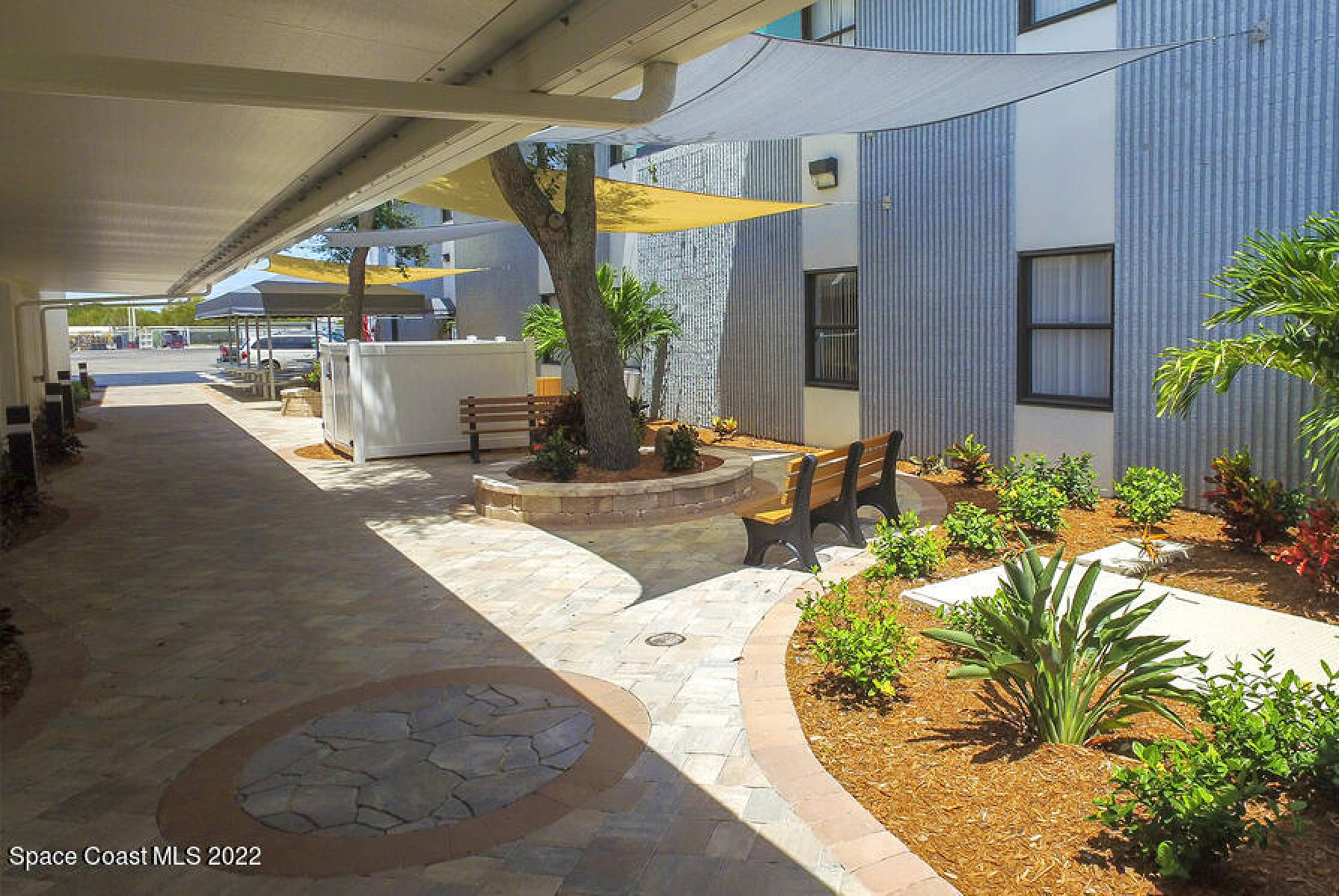 2465 PALM BAY RD NE Palm Bay FL 32905-3353 APN: 28-37-23-00-00256.0 ...