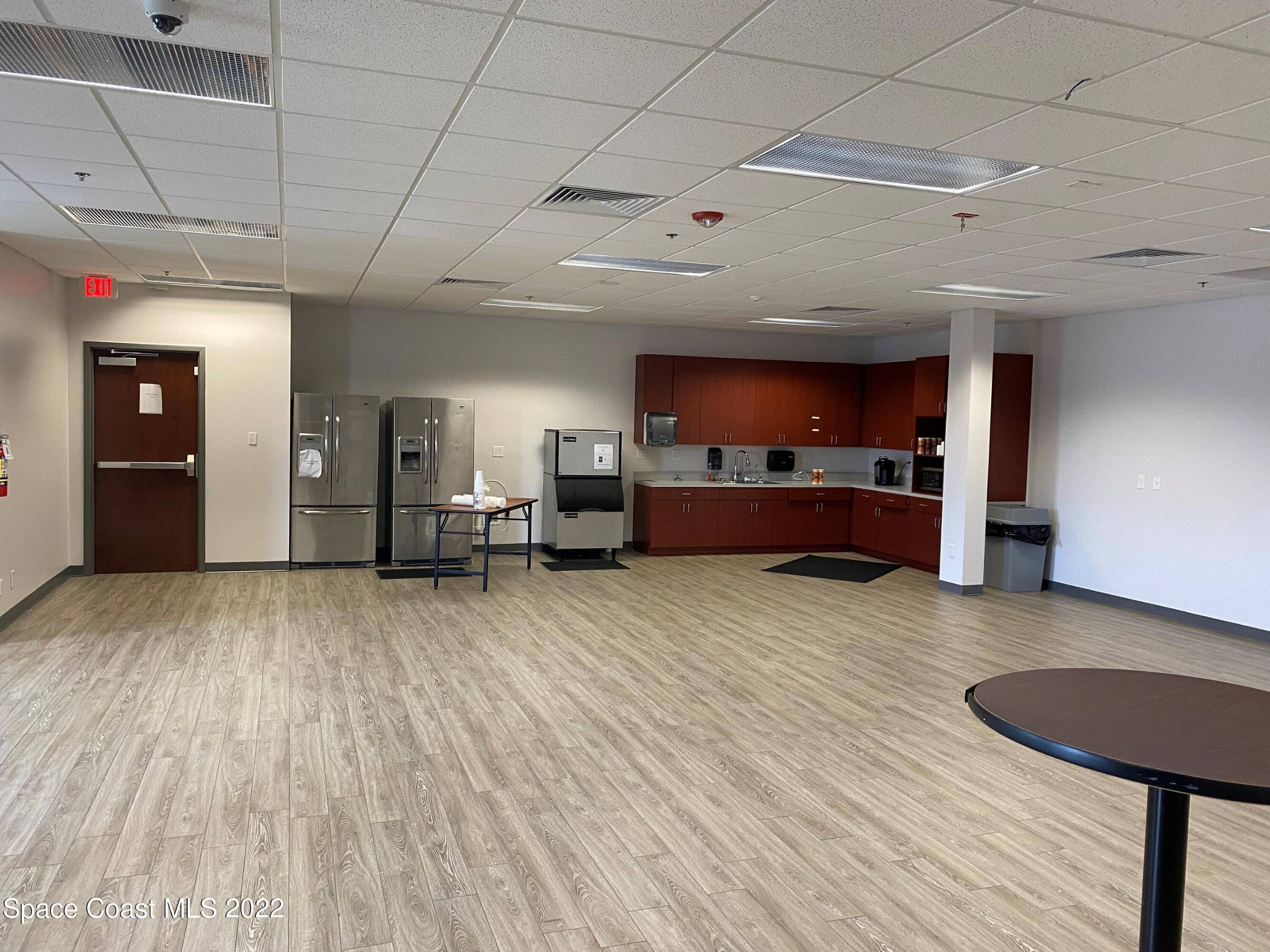 2465 PALM BAY RD NE Palm Bay FL 32905-3353 APN: 28-37-23-00-00256.0 ...