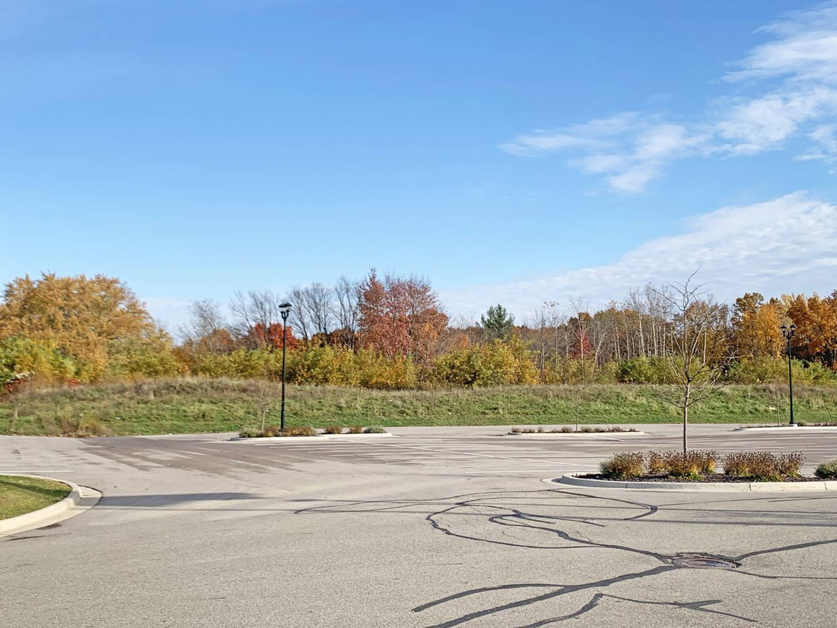 2270 E BELTLINE AVE NE Grand Rapids MI 49525-8700 APN: 41-14-11-301-069 ...