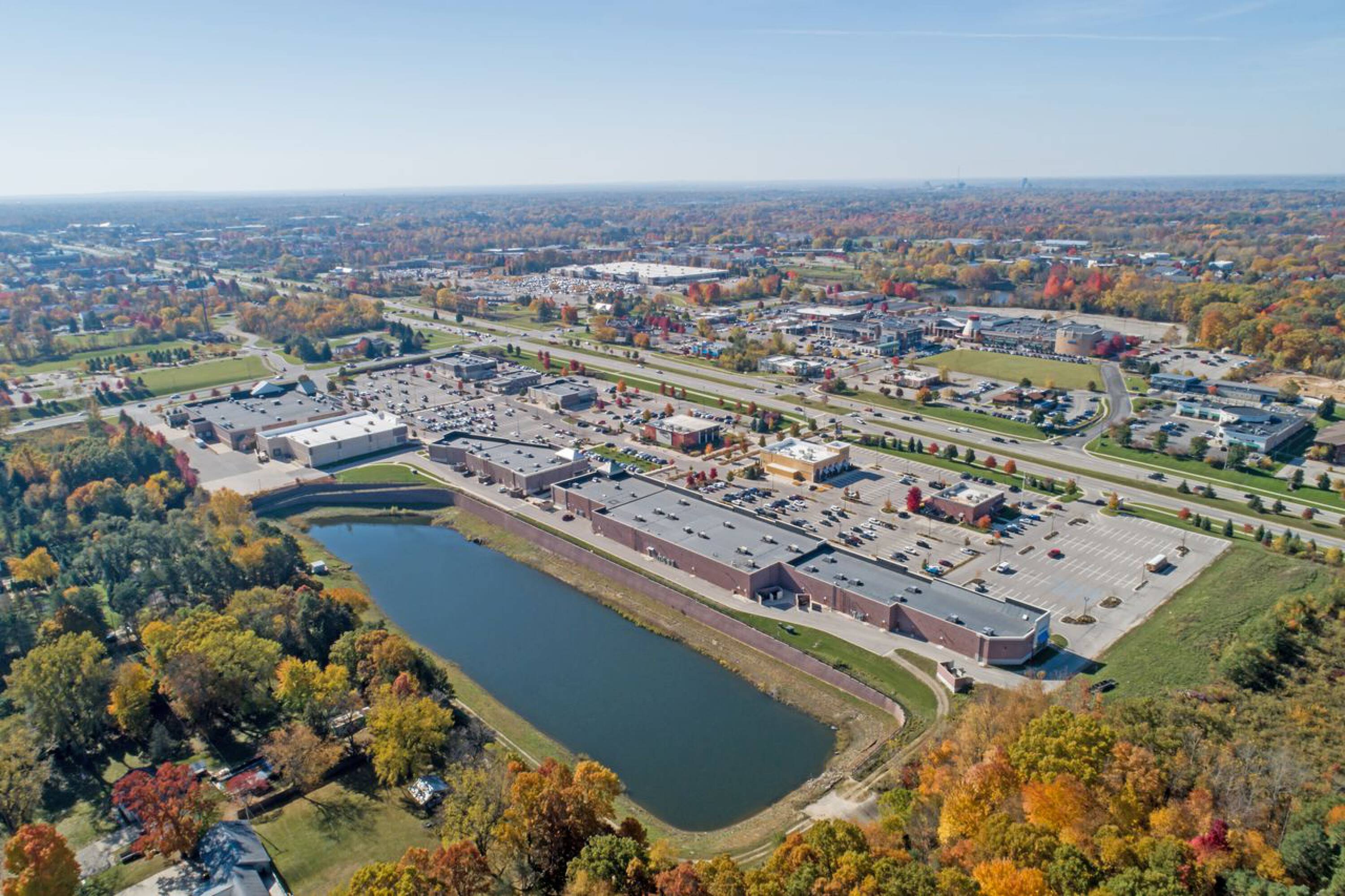 2270 E BELTLINE AVE NE Grand Rapids MI 49525-8700 APN: 41-14-11-301-069 ...