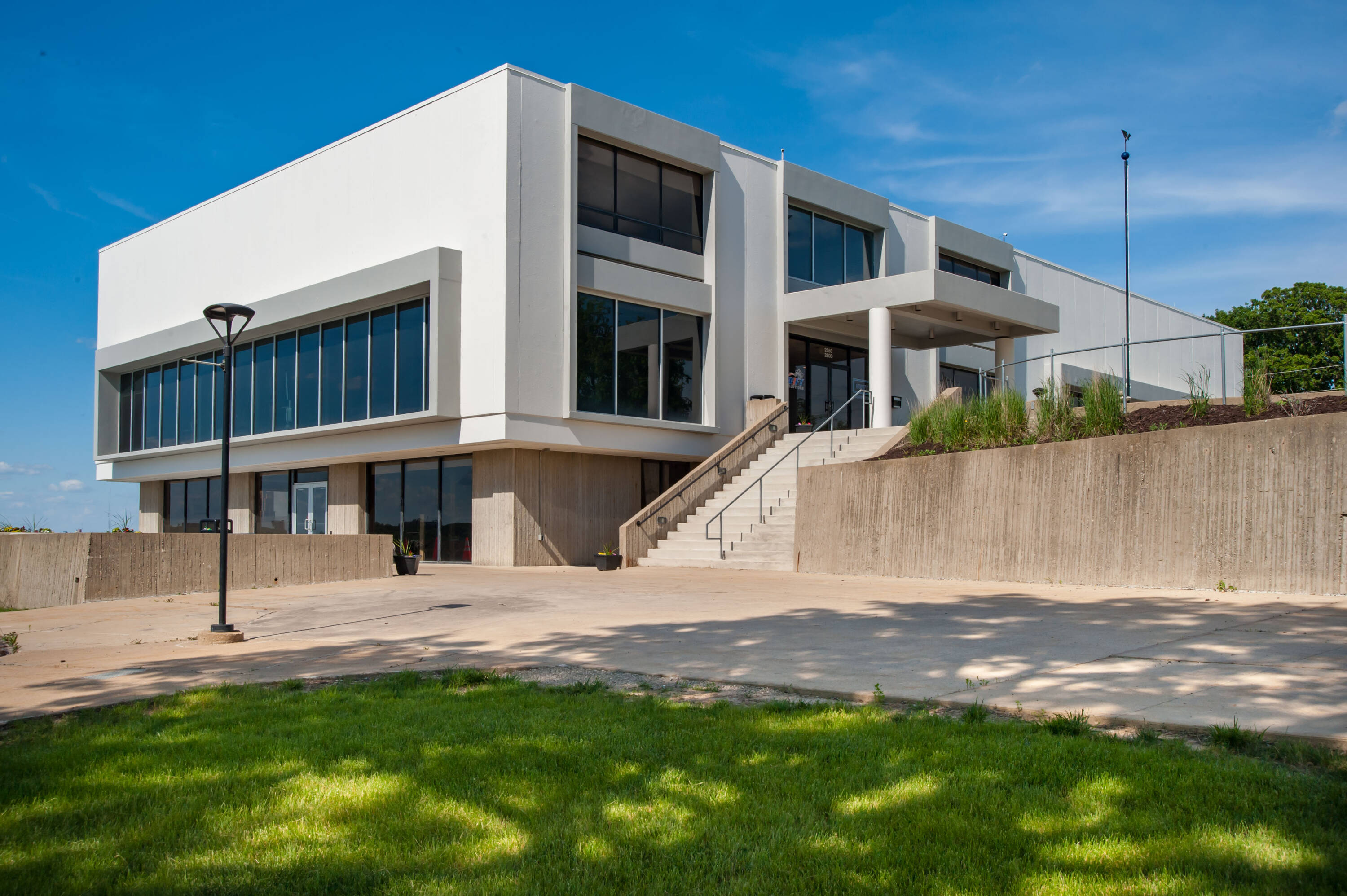 2580 Fleur Dr, Des Moines, IA 50321 | Crexi.com