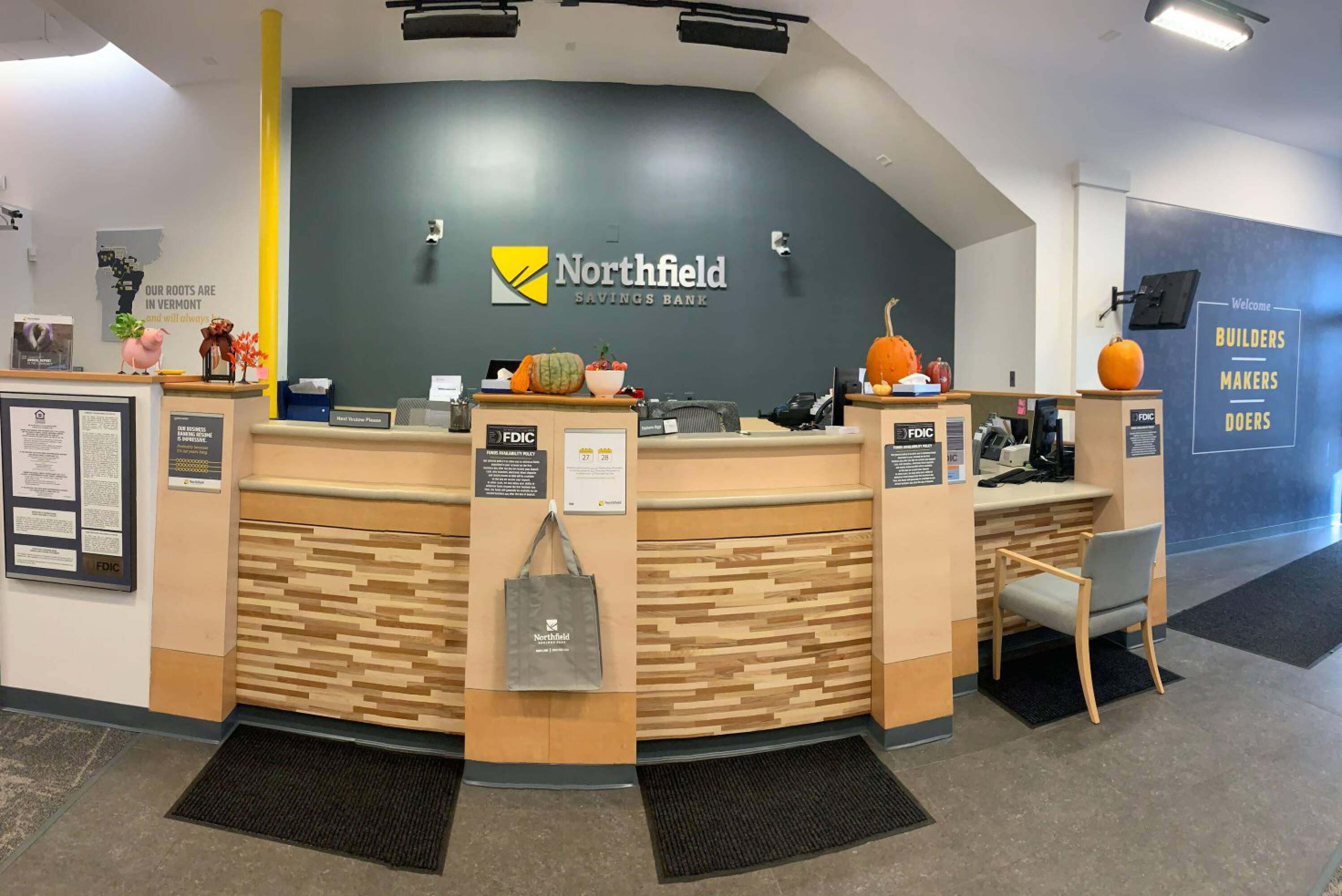 160 COLLEGE ST Burlington VT 05401-8498 APN: (035) 049-3-117-004 ...