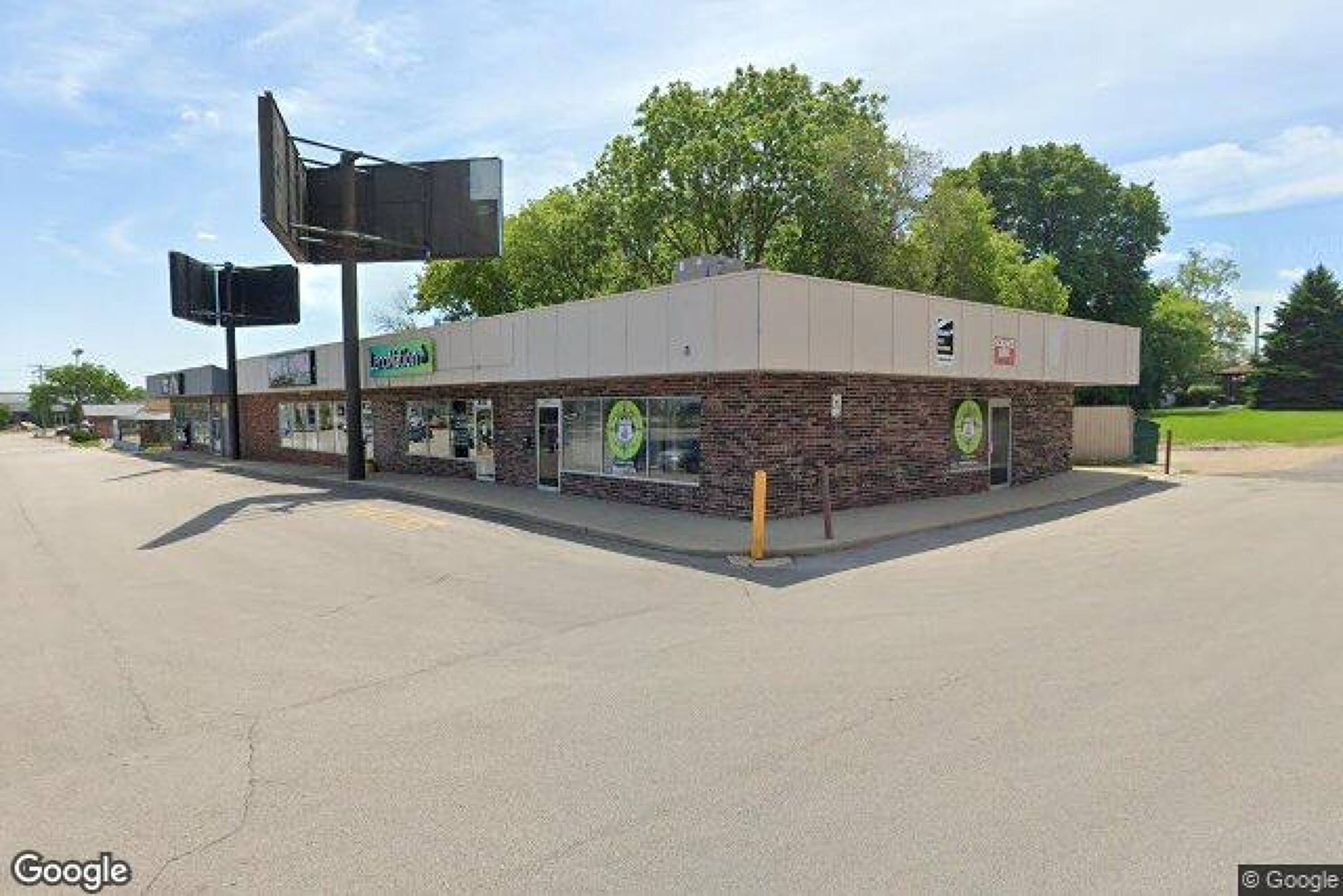 4643 S 27th St, Greenfield, WI 53221 | Crexi.com