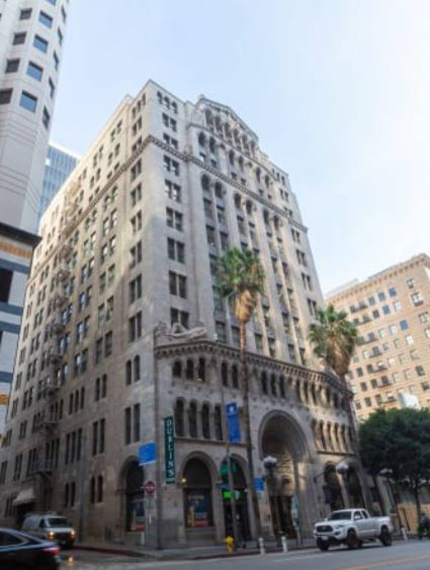 811 W 7th St, Los Angeles, CA 90017 | Crexi.com