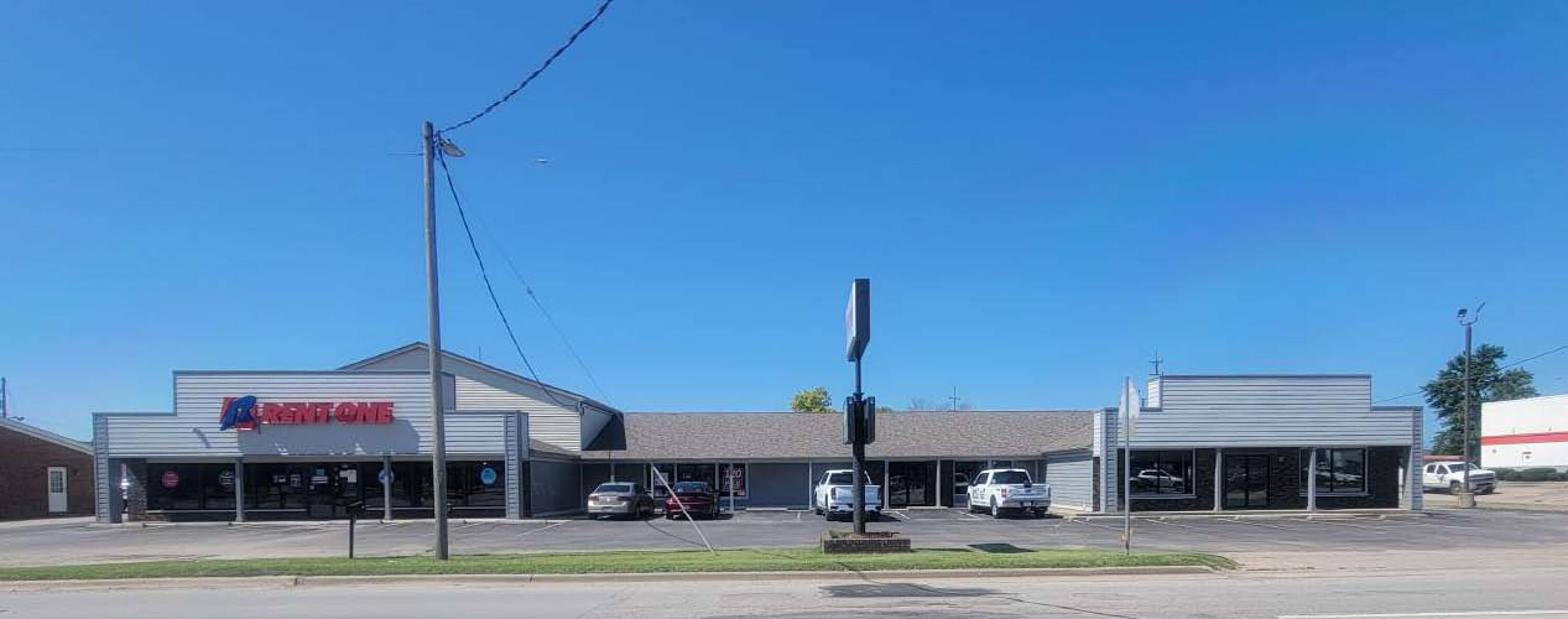 908 W Springfield Rd, Taylorville, IL 62568 | Crexi.com