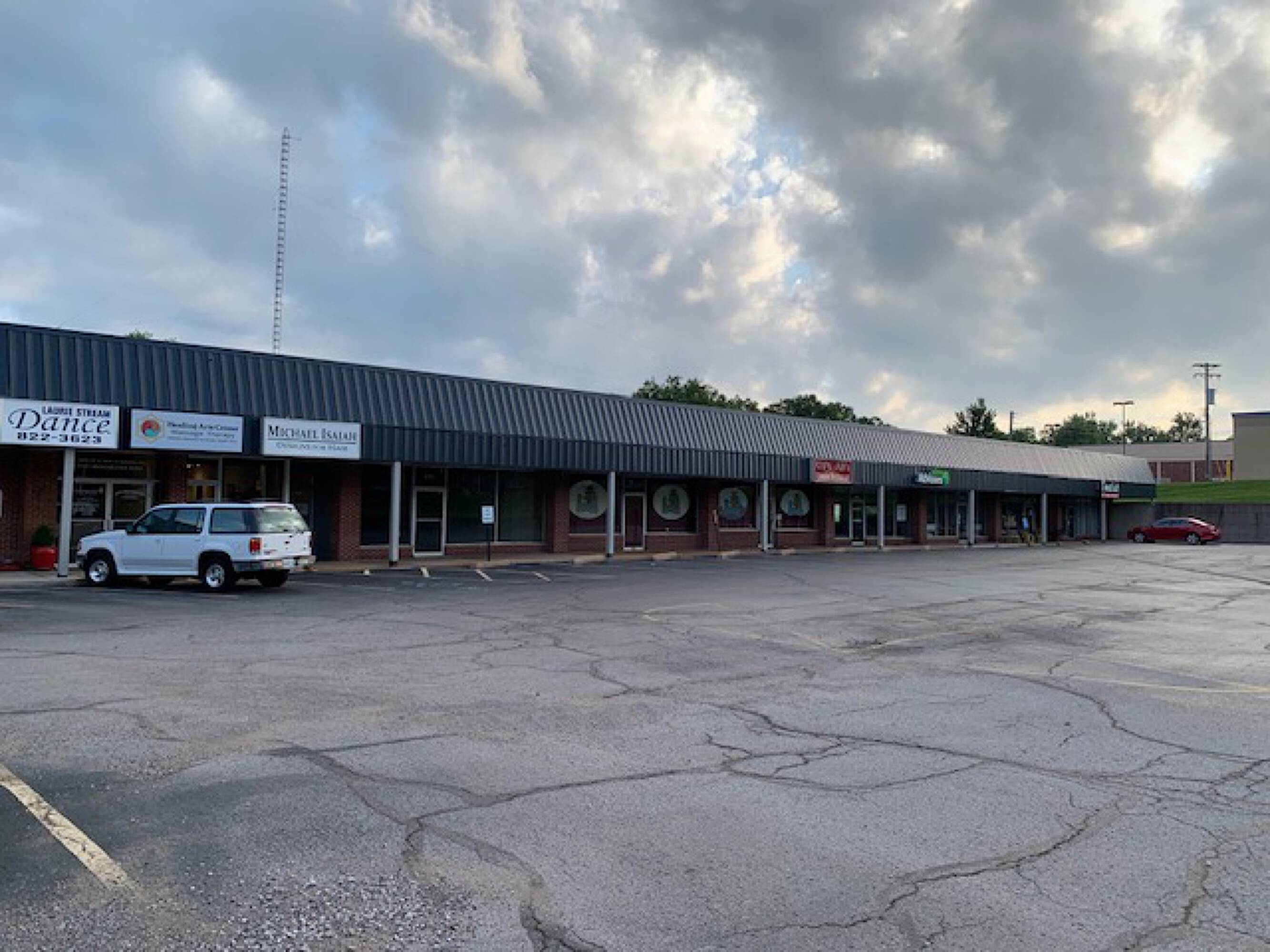 10073 Manchester Rd, St. Louis, MO 63122 | Crexi.com